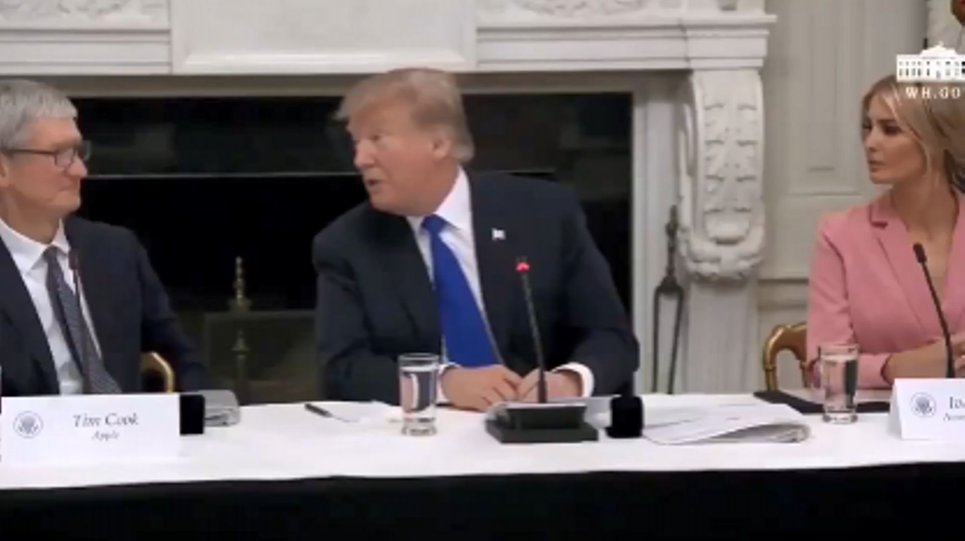 Donald Trump rebaptise le patron d'Apple 'Tim Apple' - RTBF Actus