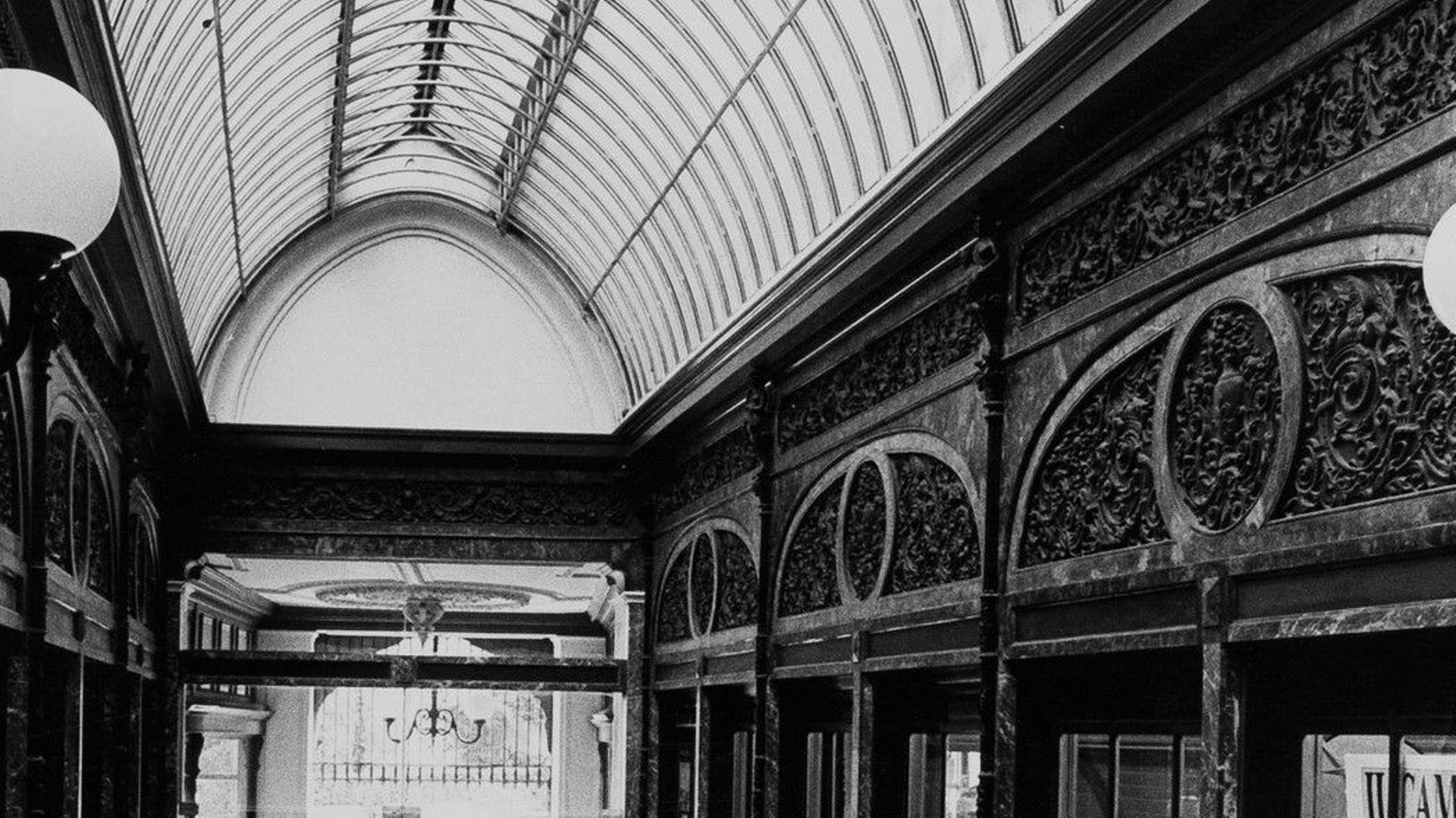 A Bruxelles, le complexe des Galeries Louise est en train de mourir à ...