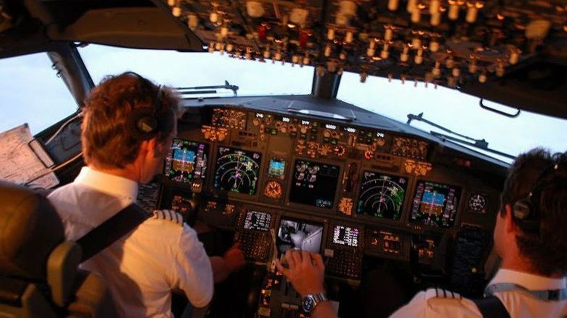 Les carolos de Venyo présentent leur simulateur de vol au Bourget
