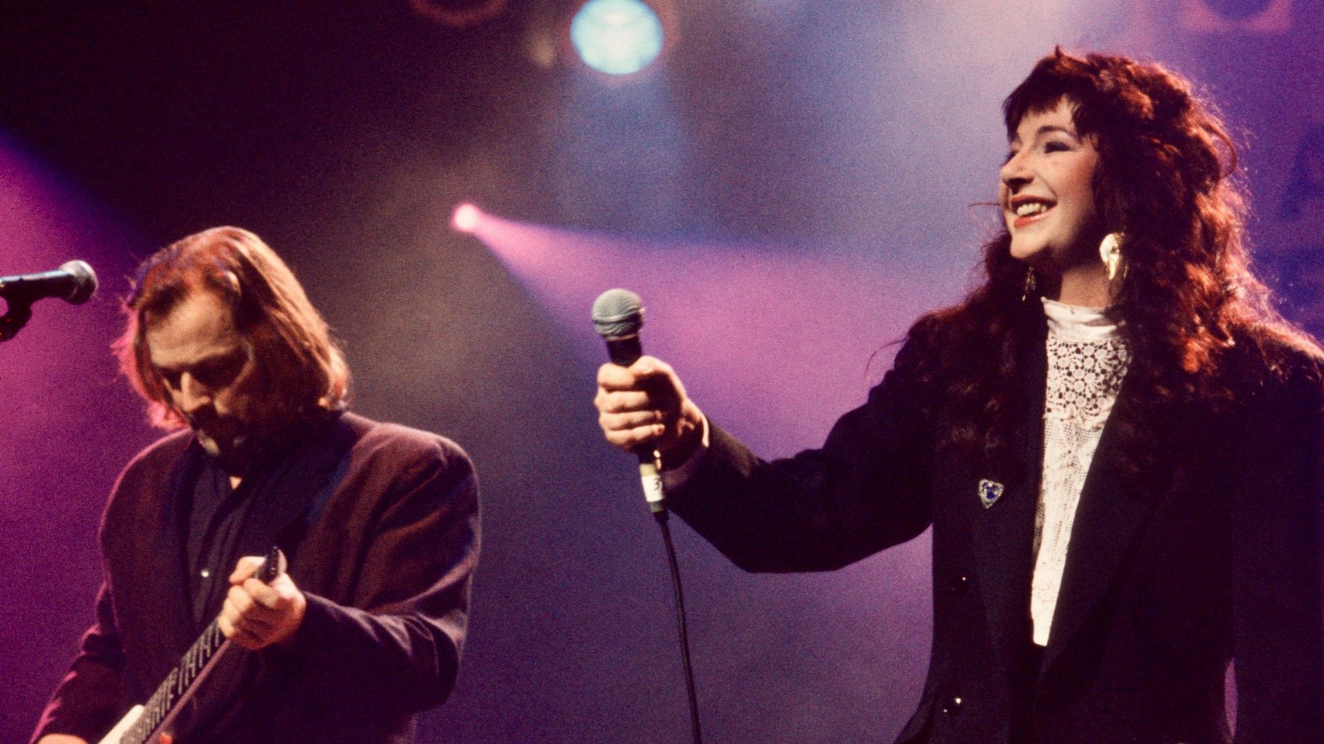 David Gilmour invite sa fille Romany au chant et à la harpe sur son ...