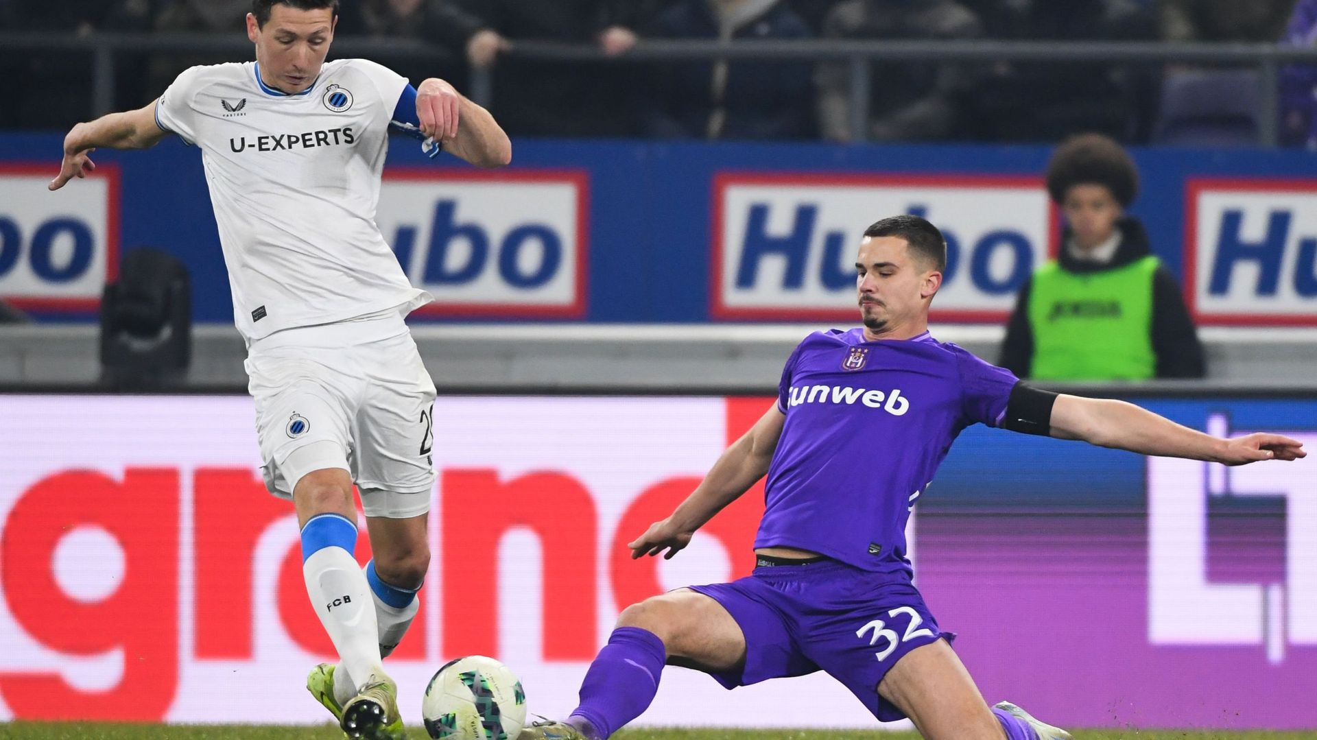 Les Flames qui flambent : frappes à distance et but no-look, Mariam Toloba régale à tous les ...