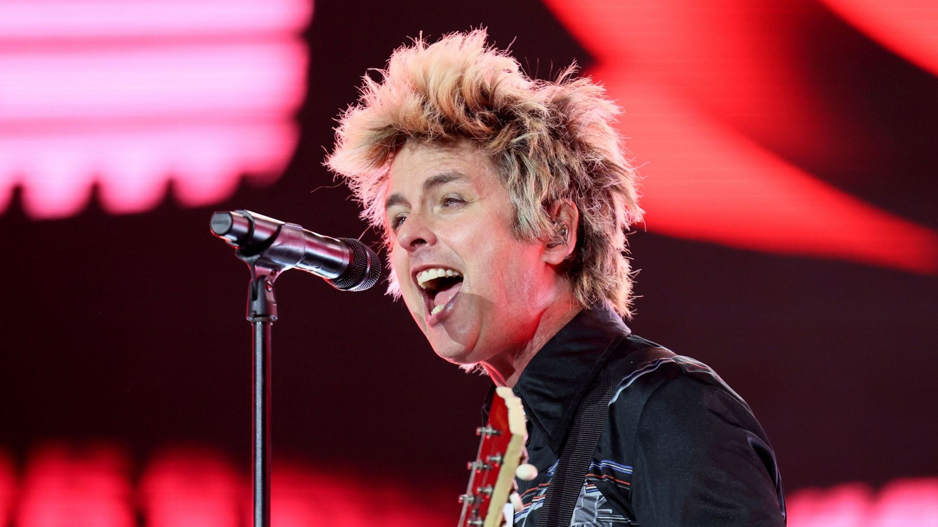 Green Day critique l'administration Trump alors qu'une fusée est lancée près du festival Ohana ...