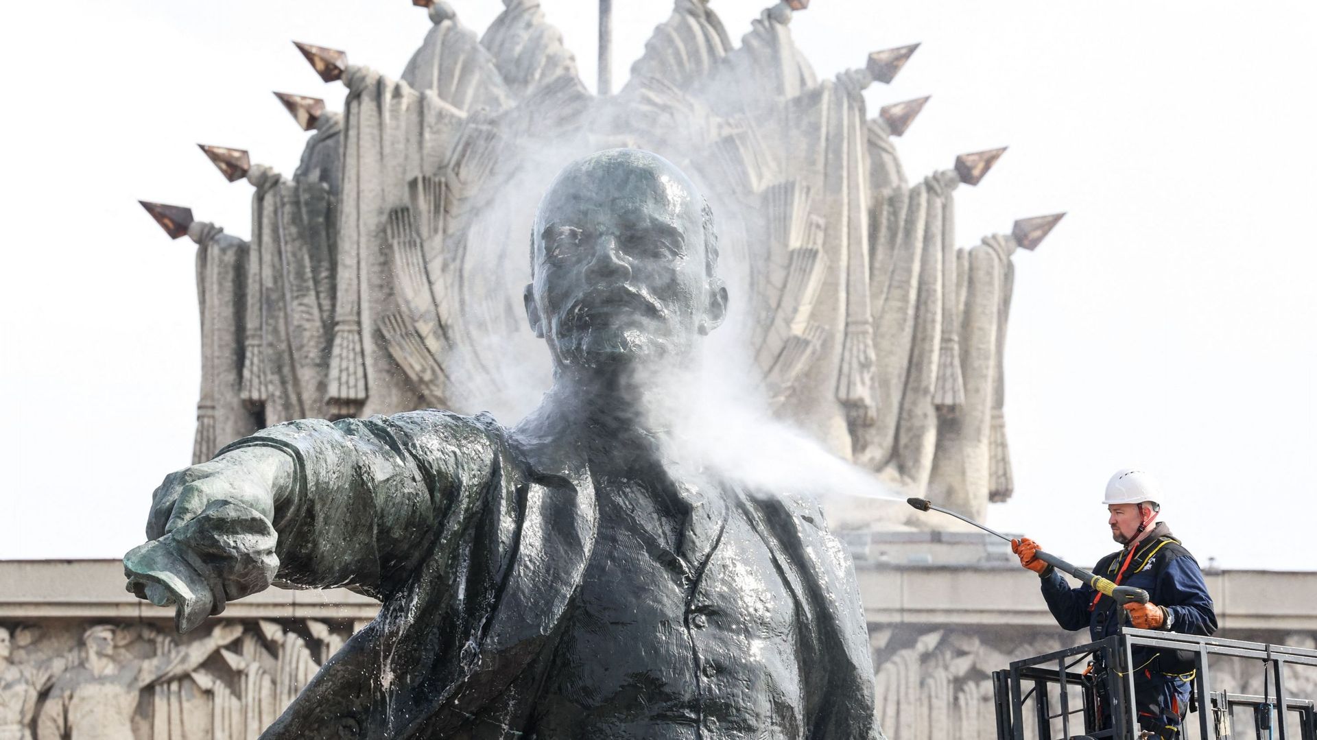 Le marteau et la faucille : quelle origine et quels symboles derrière ...