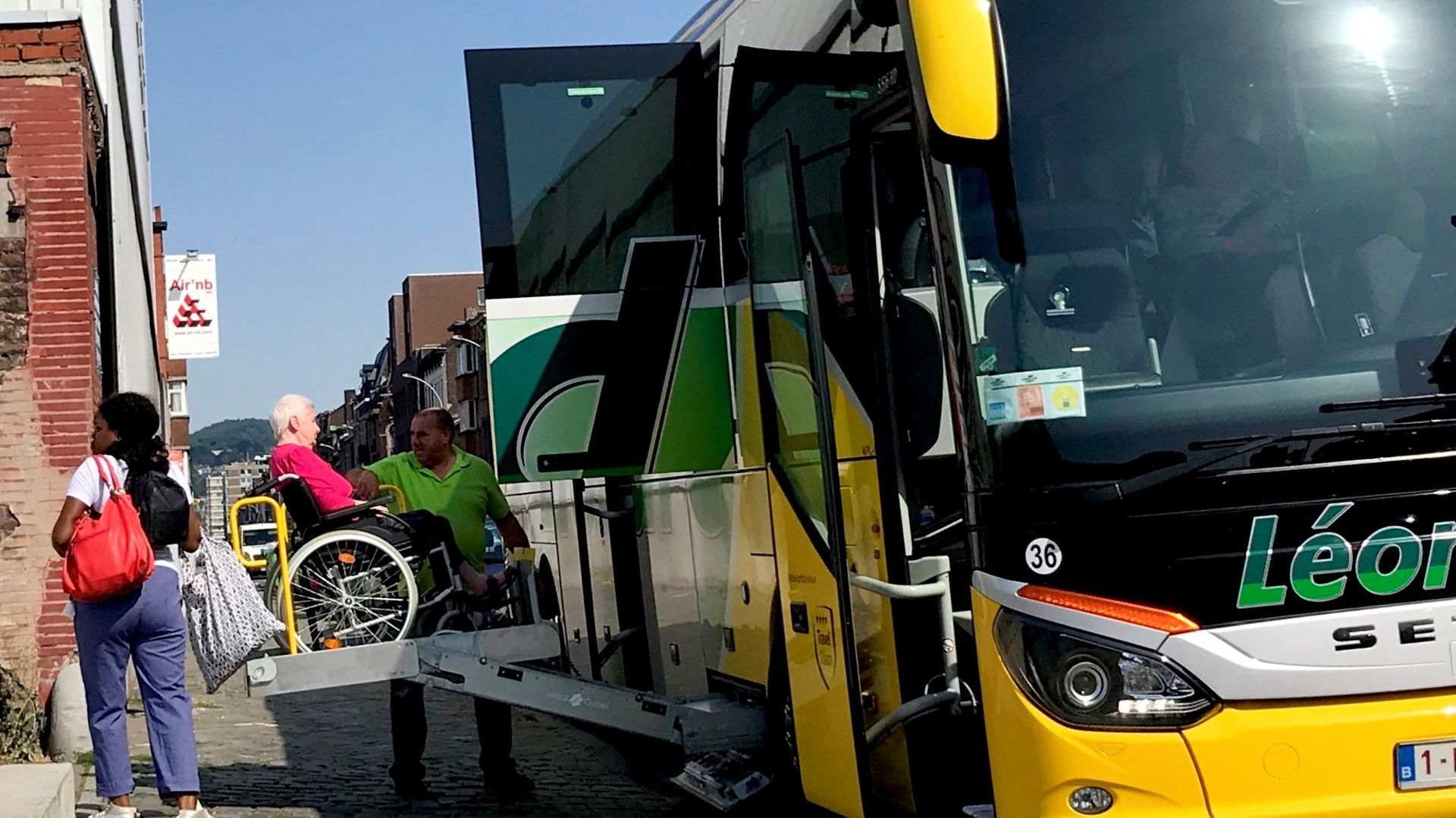 Déménagement des résidents de la maison de repos Val Mosan - RTBF Actus