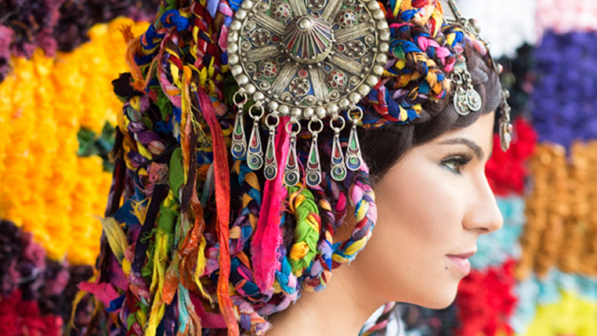 'Zarabi', le dernier album de Oum - RTBF Actus