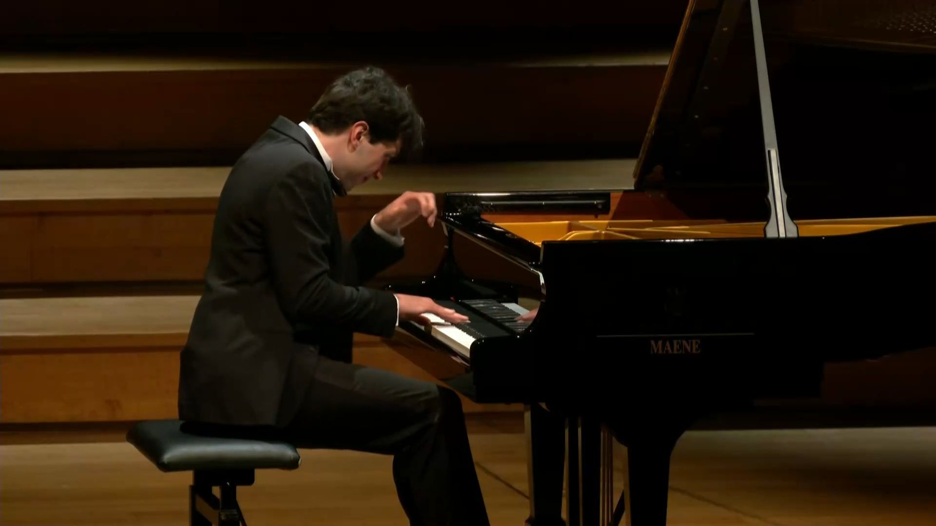 Davide Rinaldi en demi-finale du Concours Reine Elisabeth 2025 piano ...