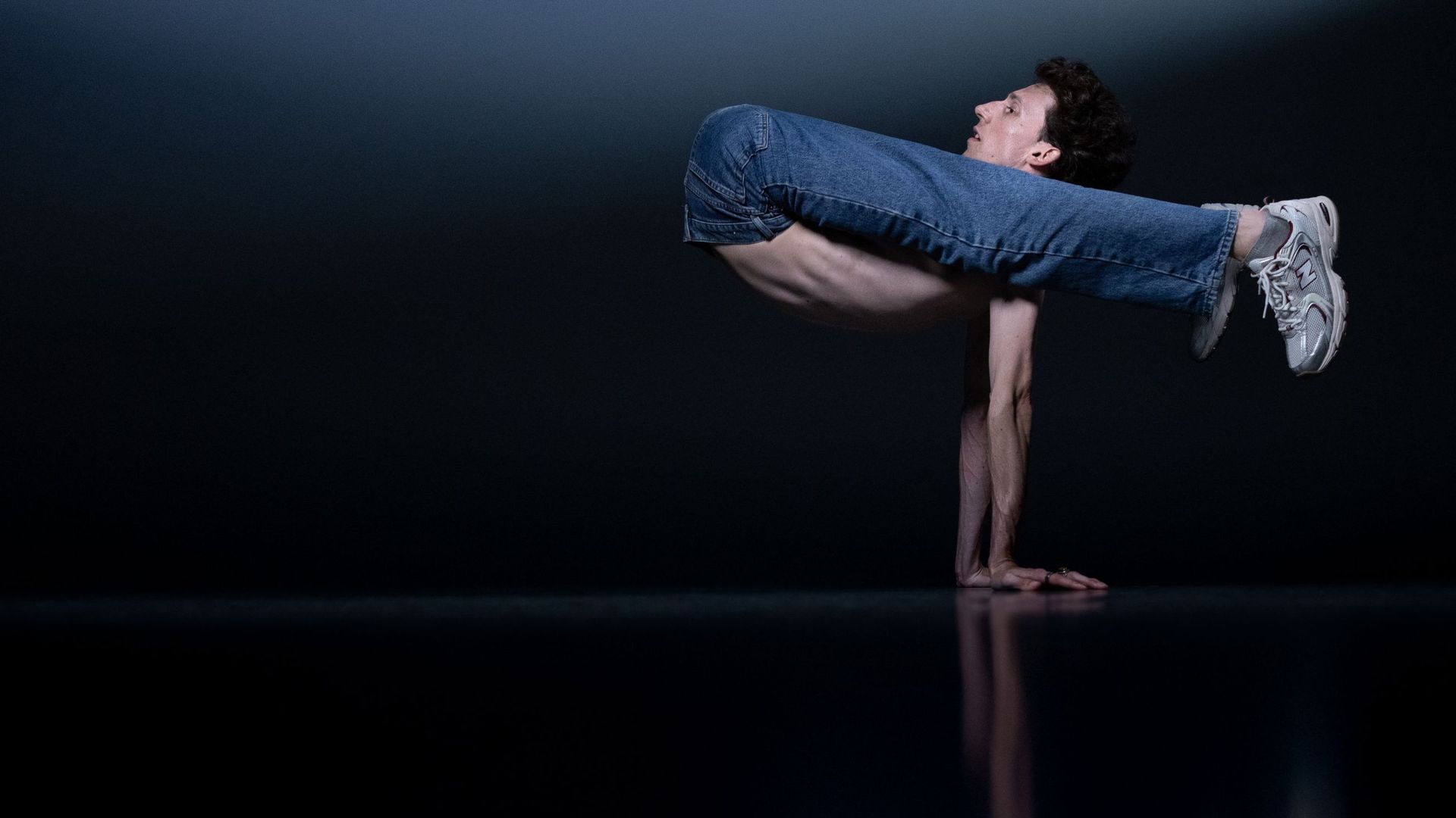 Qui est Arthur Cadre, le contorsionniste ultra-souple de la cérémonie ...