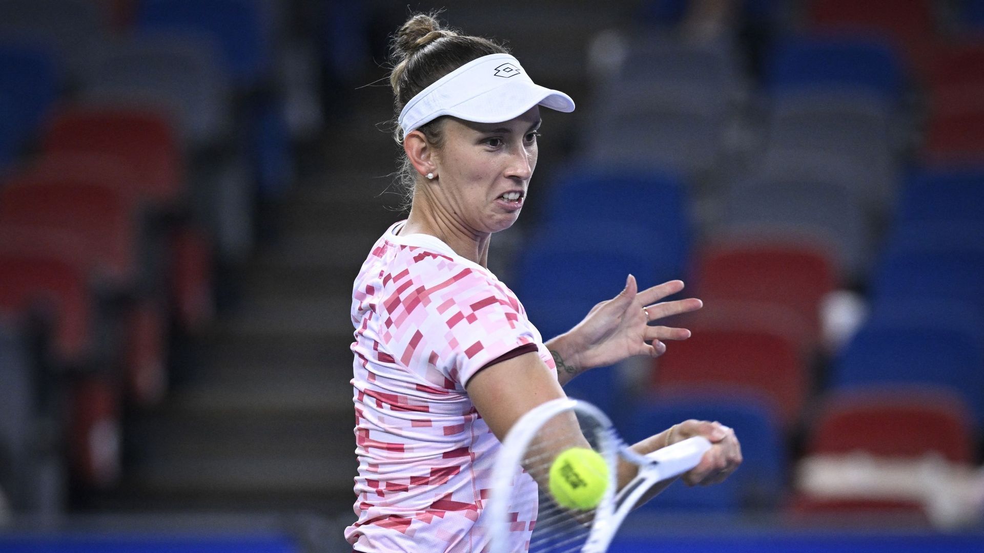 WTA Wuhan : Elise Mertens tombe d’entrée en Chine - RTBF Actus