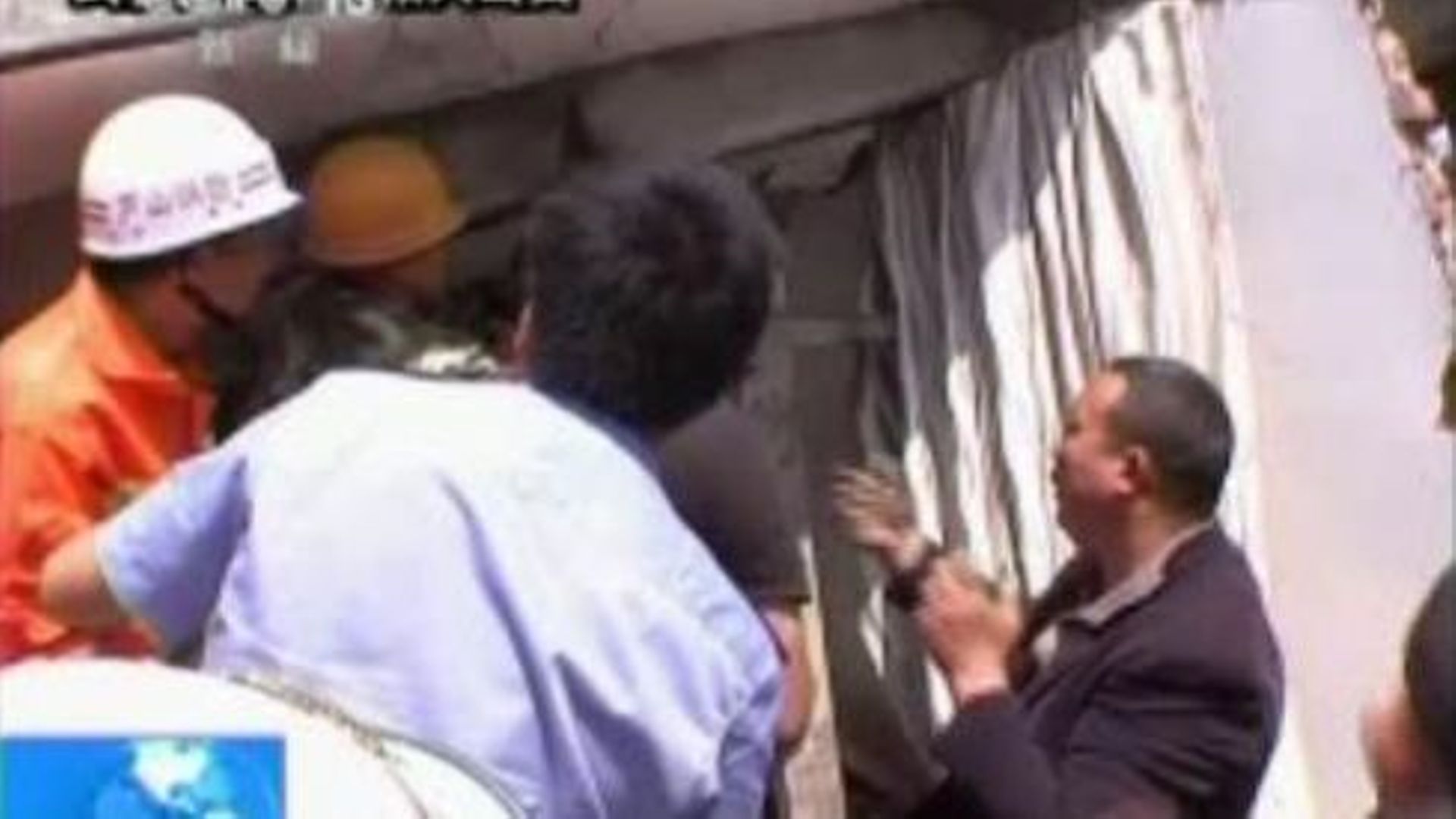 Séisme en Chine: scènes de désolation dans le Sichuan, au moins 152 ...