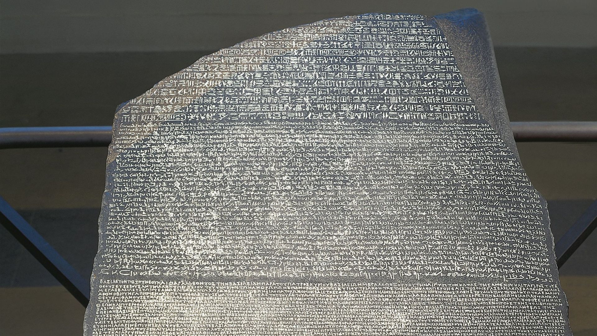 Sous le sable des Pyramides (Podcast) - La pierre de Rosette : comment Champollion a déchiffré ...