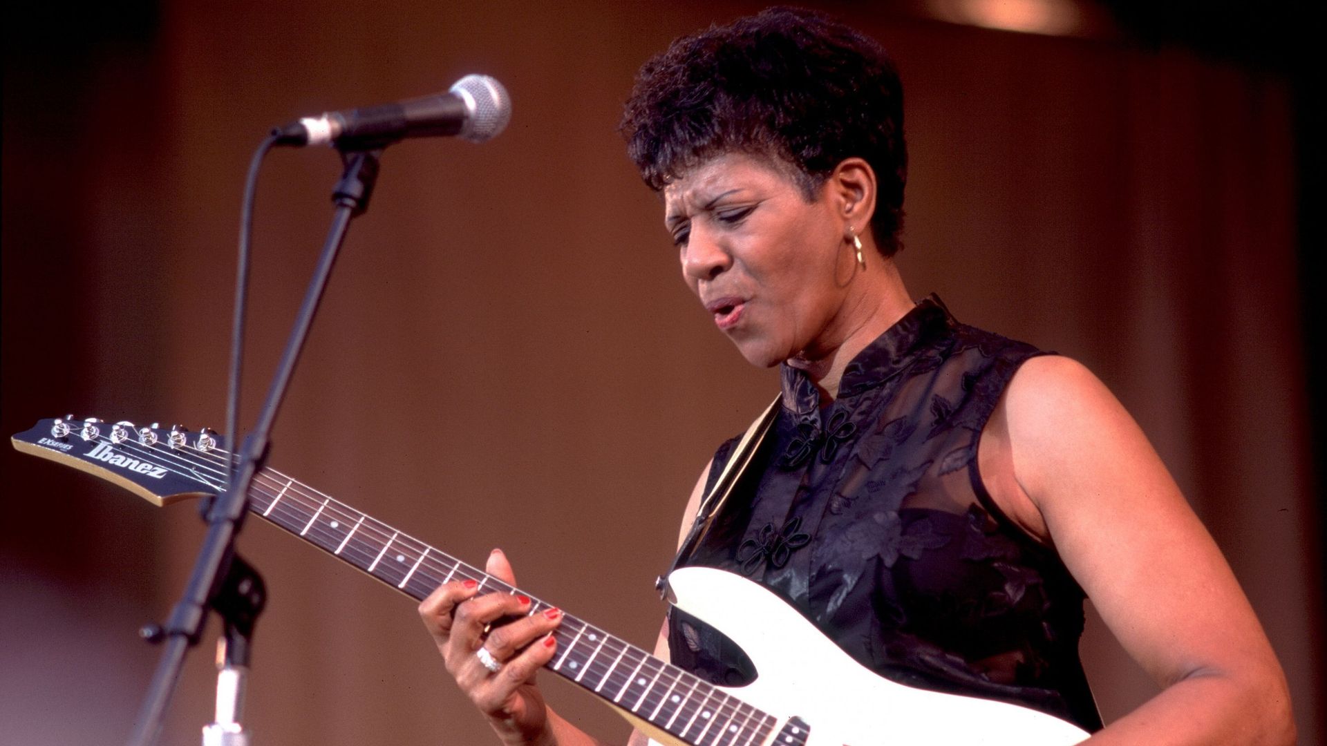 'Second Fiddle Girl' de Barbara Lynn, la Texane chanteuse et guitariste ...