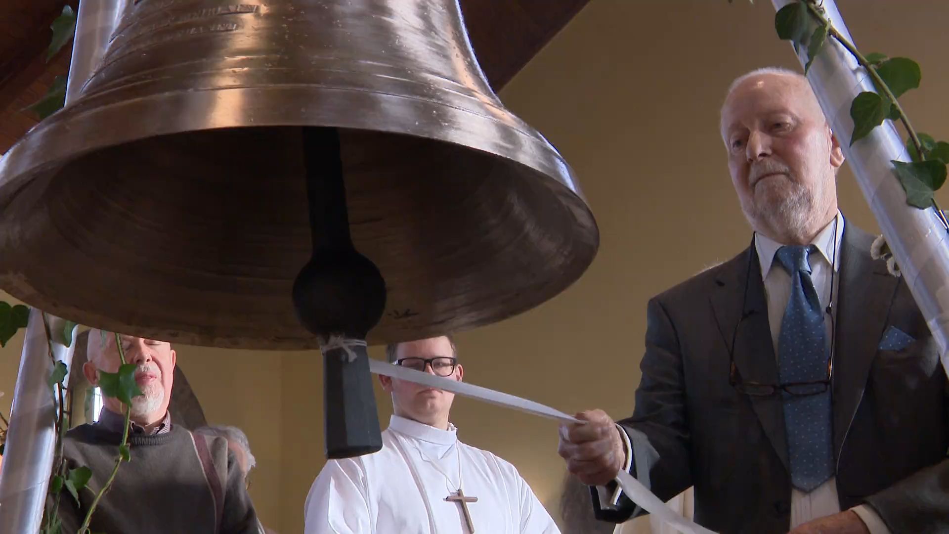 Bénédiction de deux nouvelles cloches à l'église Christ-Roi de Thuin ...