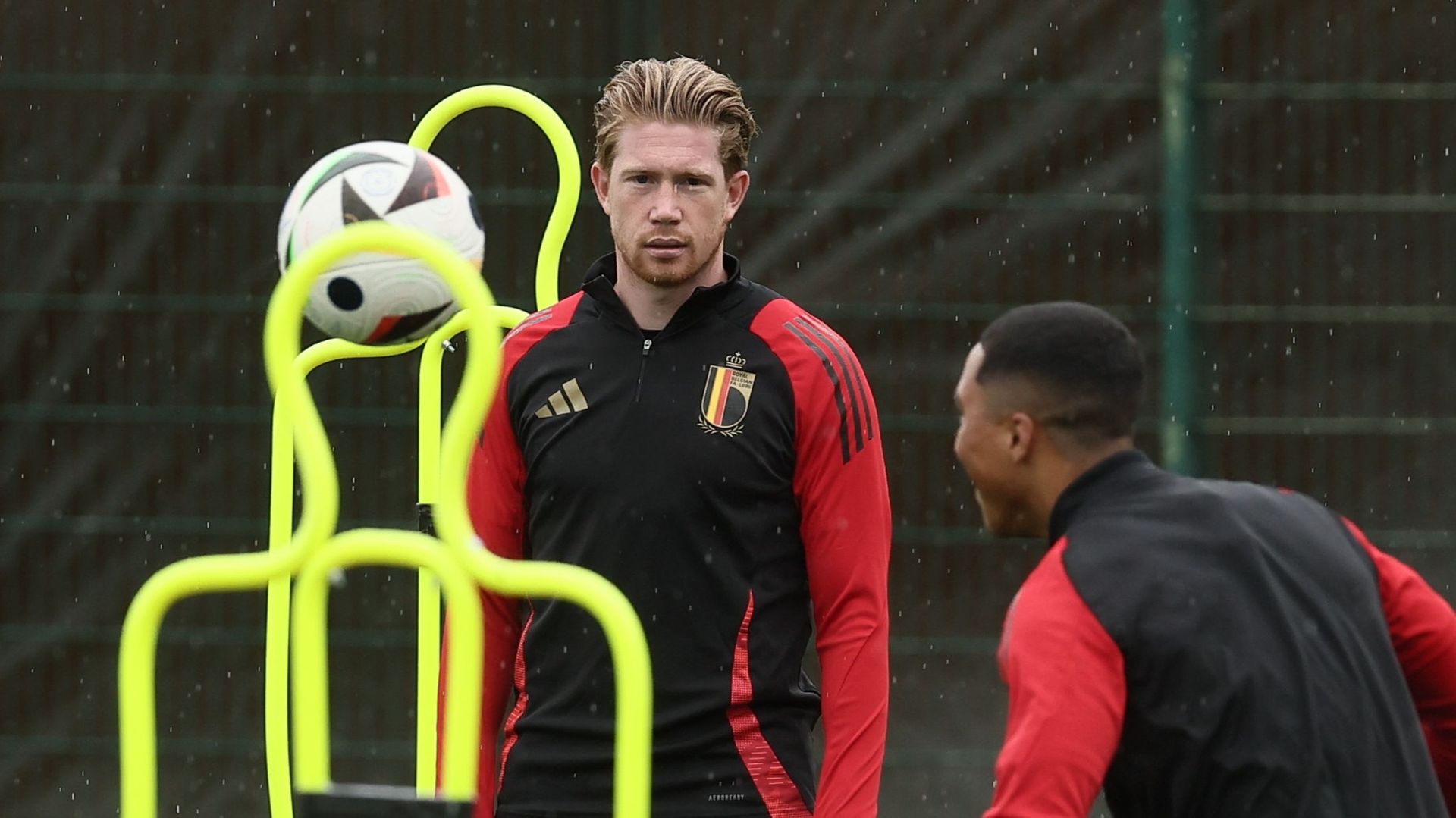 25 Diables Rouges à l'entrainement à la veille de France-Belgique, Axel ...
