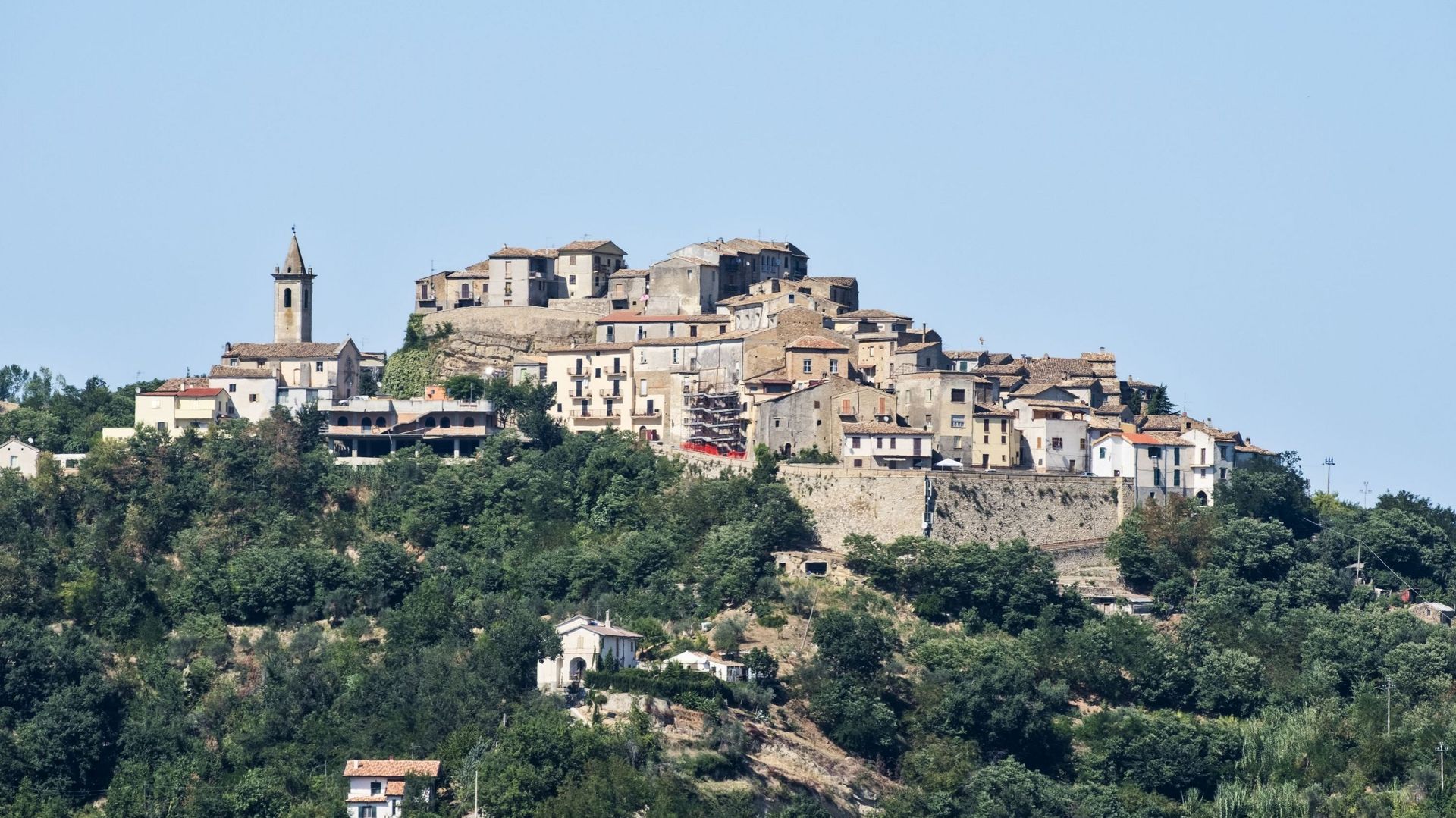 La minute insolite : cette ville italienne relance la vente de maisons ...
