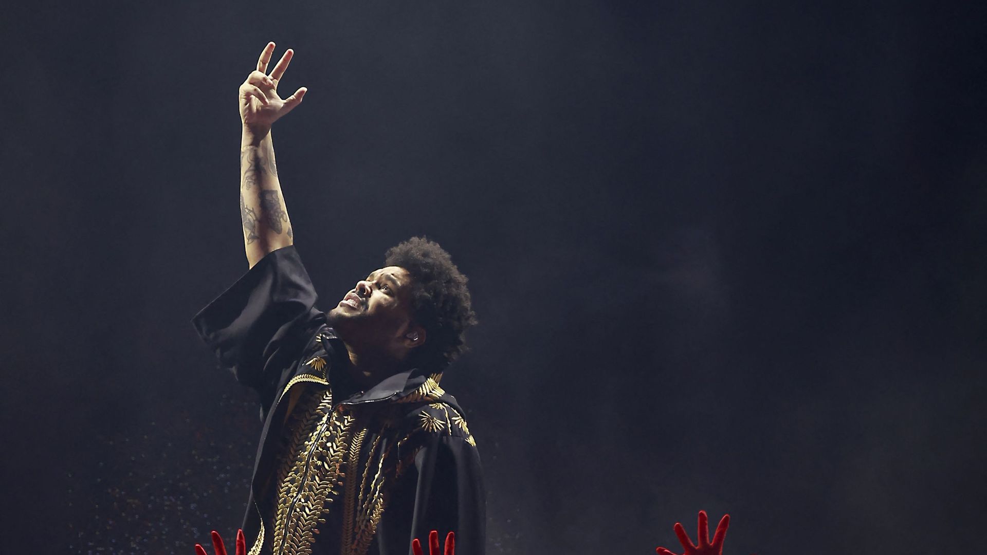 The Weeknd s’exprime sur les raisons qui le poussent à 'brûler' son ...