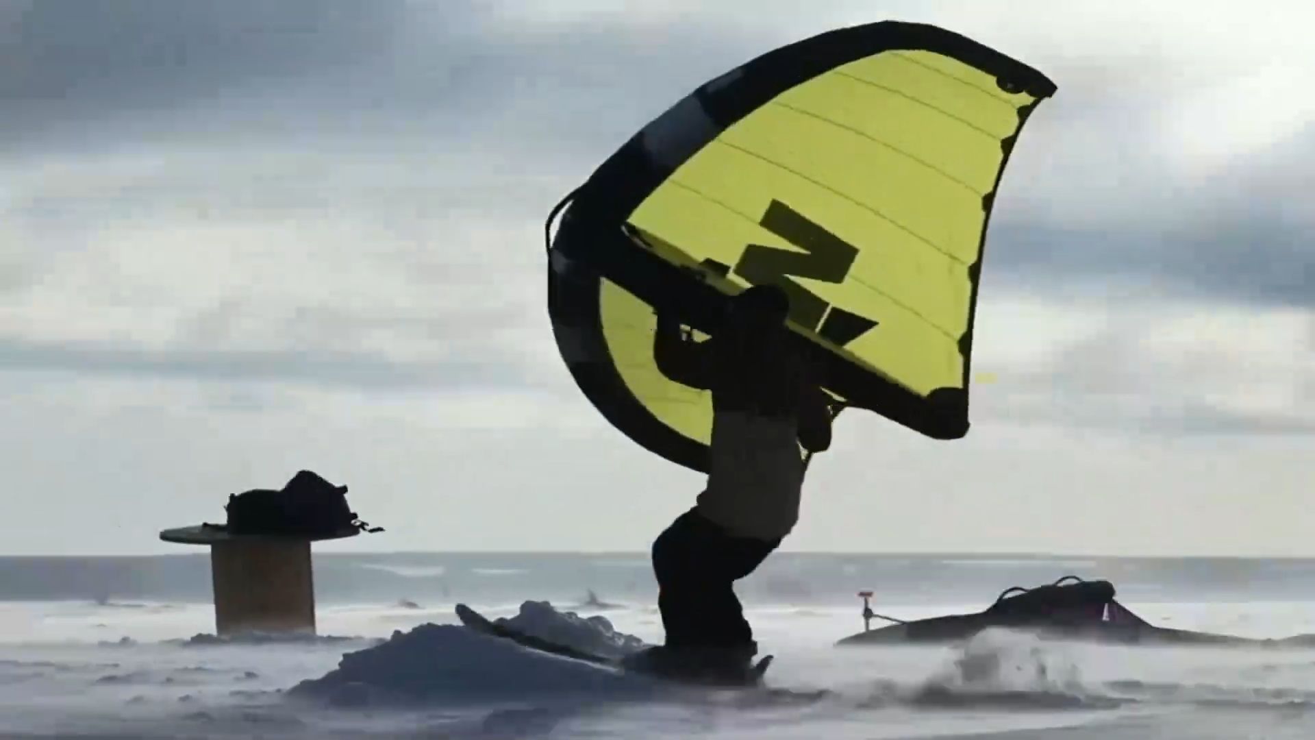 Qu’est-ce que le Snow Wing, ce sport insolite qui permet de skier à ...