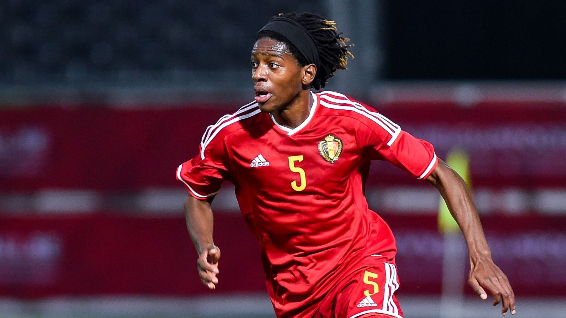 Kayembe victime d'une rupture du ligament croisé antérieur du genou ...