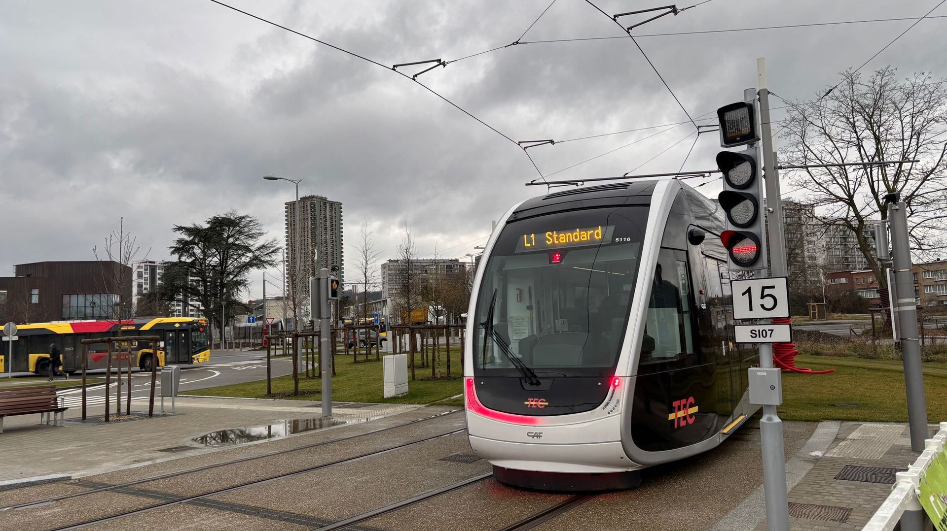 C’est officiel : la mise en service du tram de Liège reportée au 15 ...