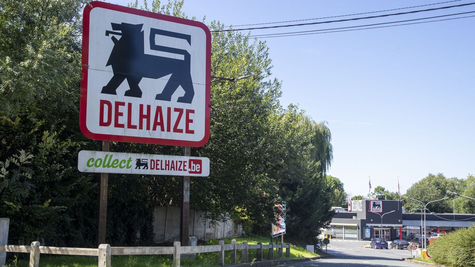 Delhaize annonce la reprise des 325 magasins Louis Delhaize - RTBF Actus