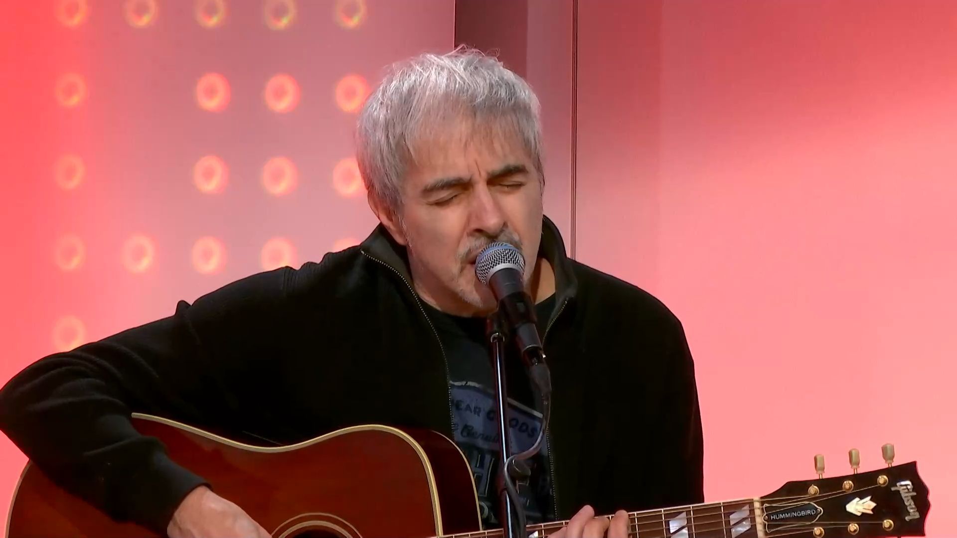 Daran présente son album 'Grand hôtel apocalypse' et interprète en live ...