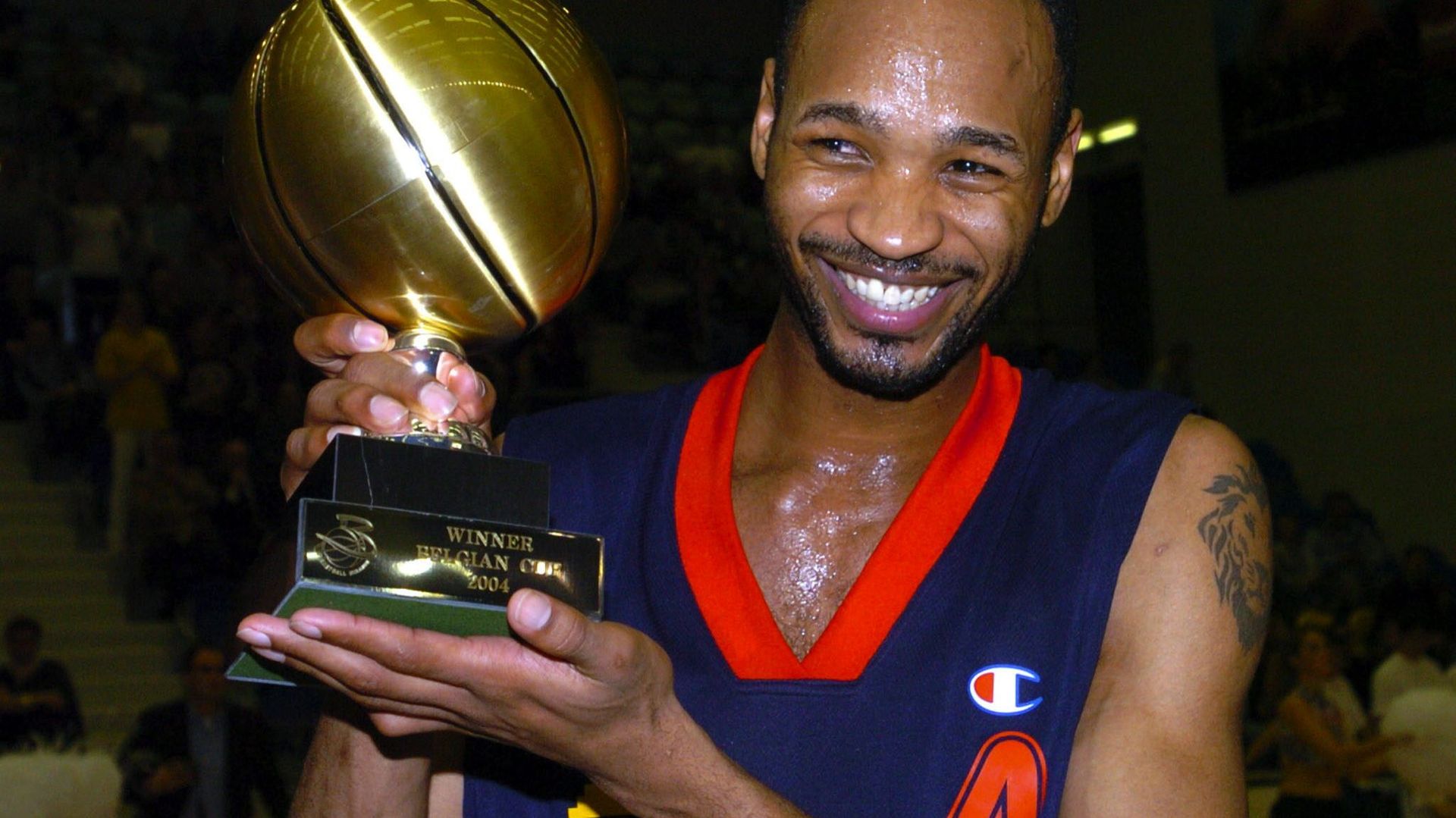 Ralph Biggs signe à Anvers - RTBF Actus