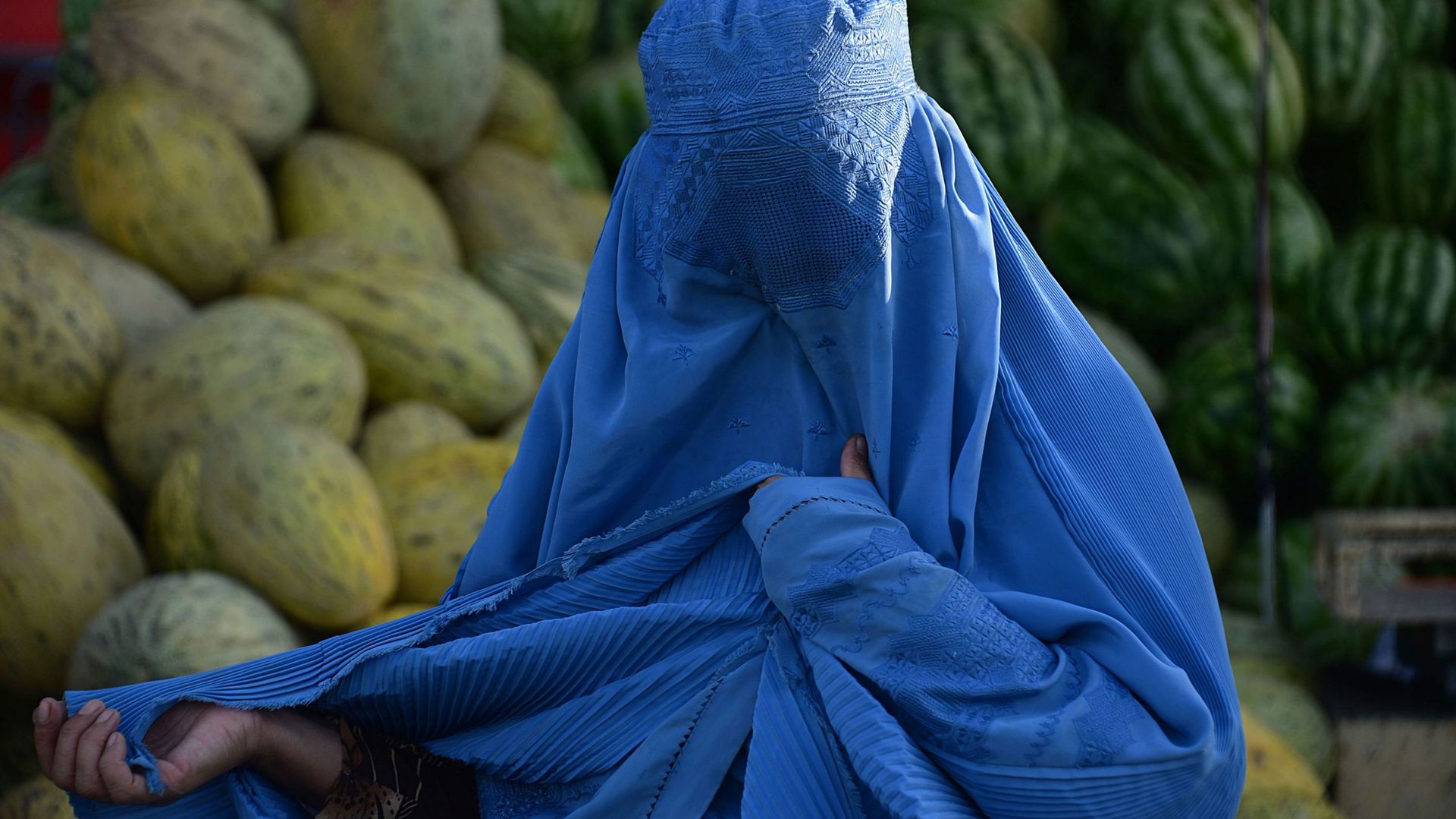 Les Britanniques pour l'interdiction de la burqa et du burkini - RTBF Actus
