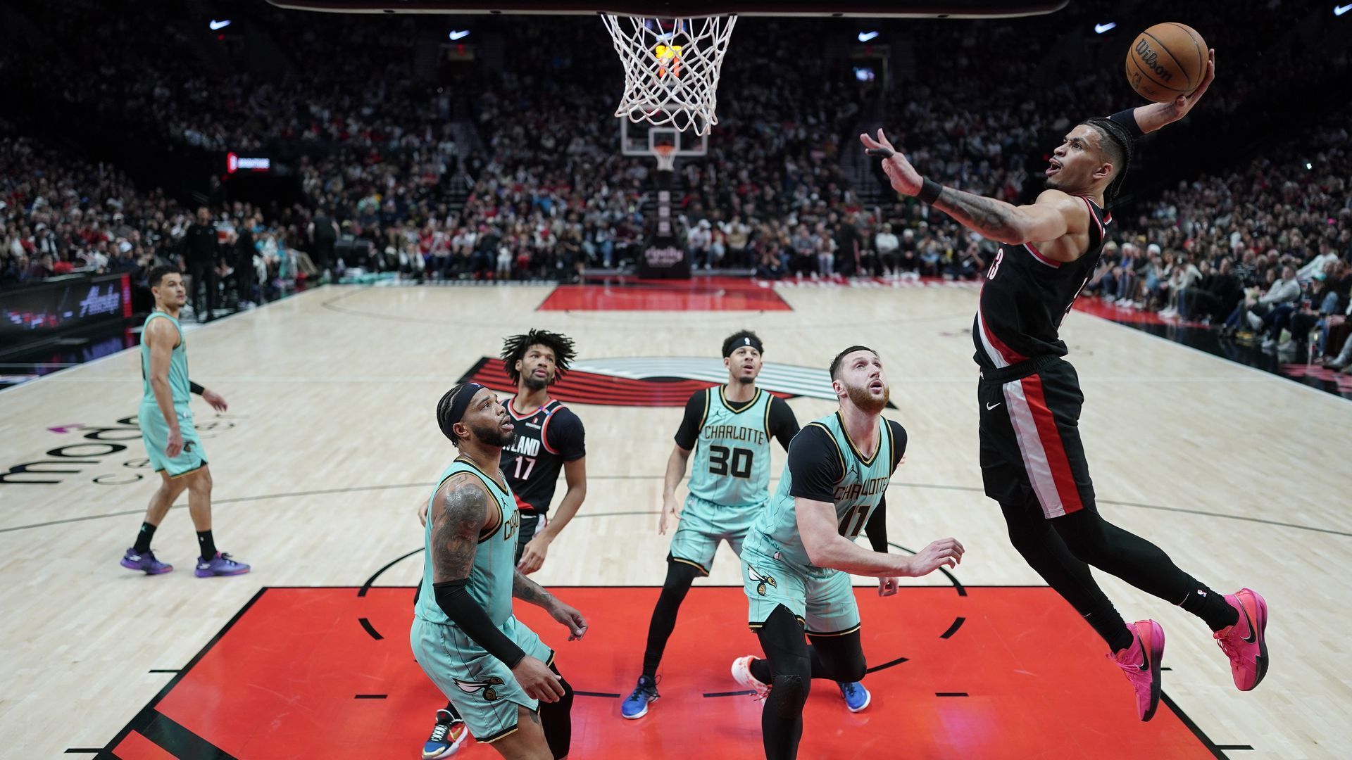 NBA : Toumani Camara frôle un double-double lors de la victoire de ...