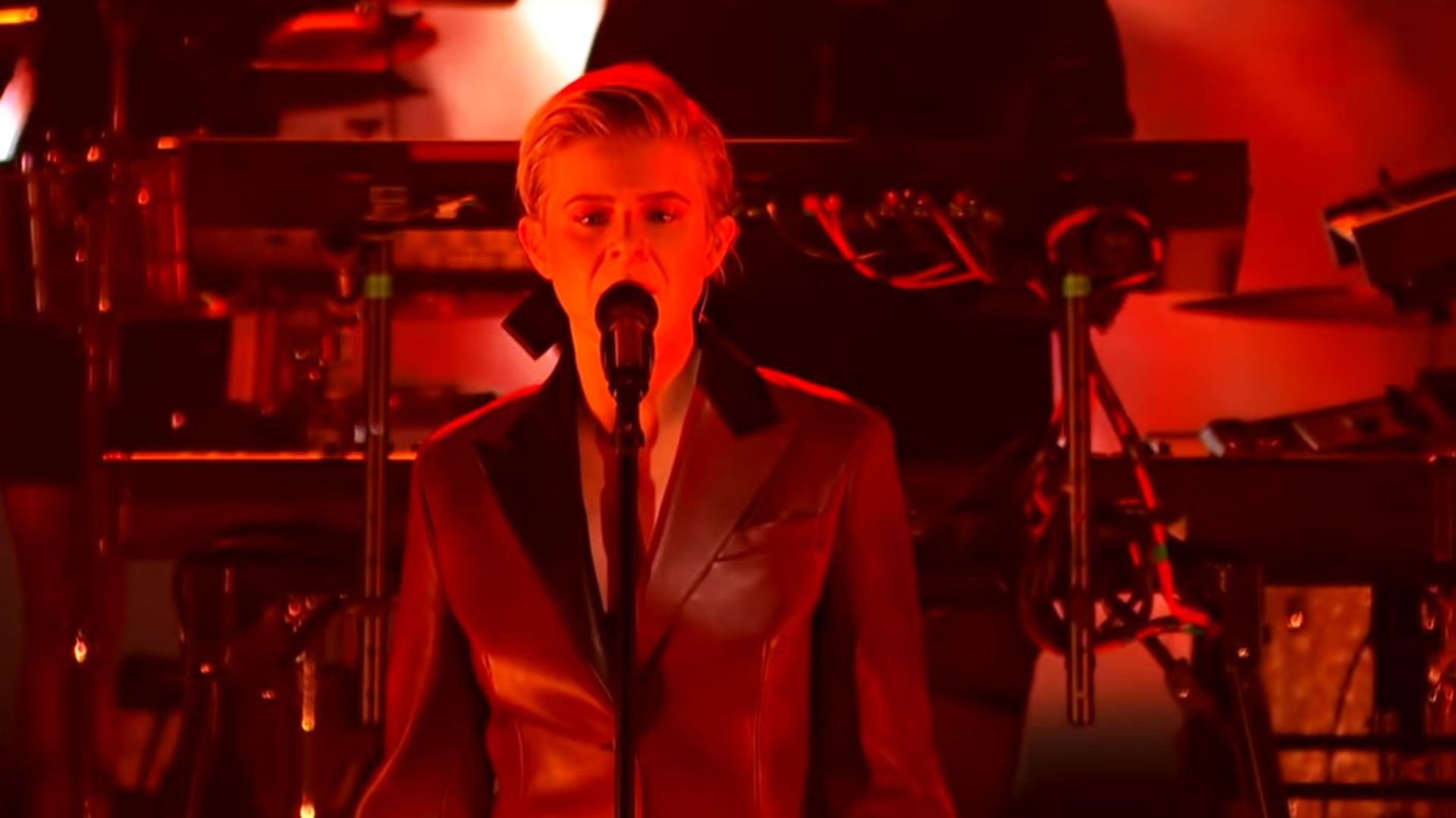 2 lives TV intenses de Robyn, chez Stephen Colbert et Ellen DeGeneres ...