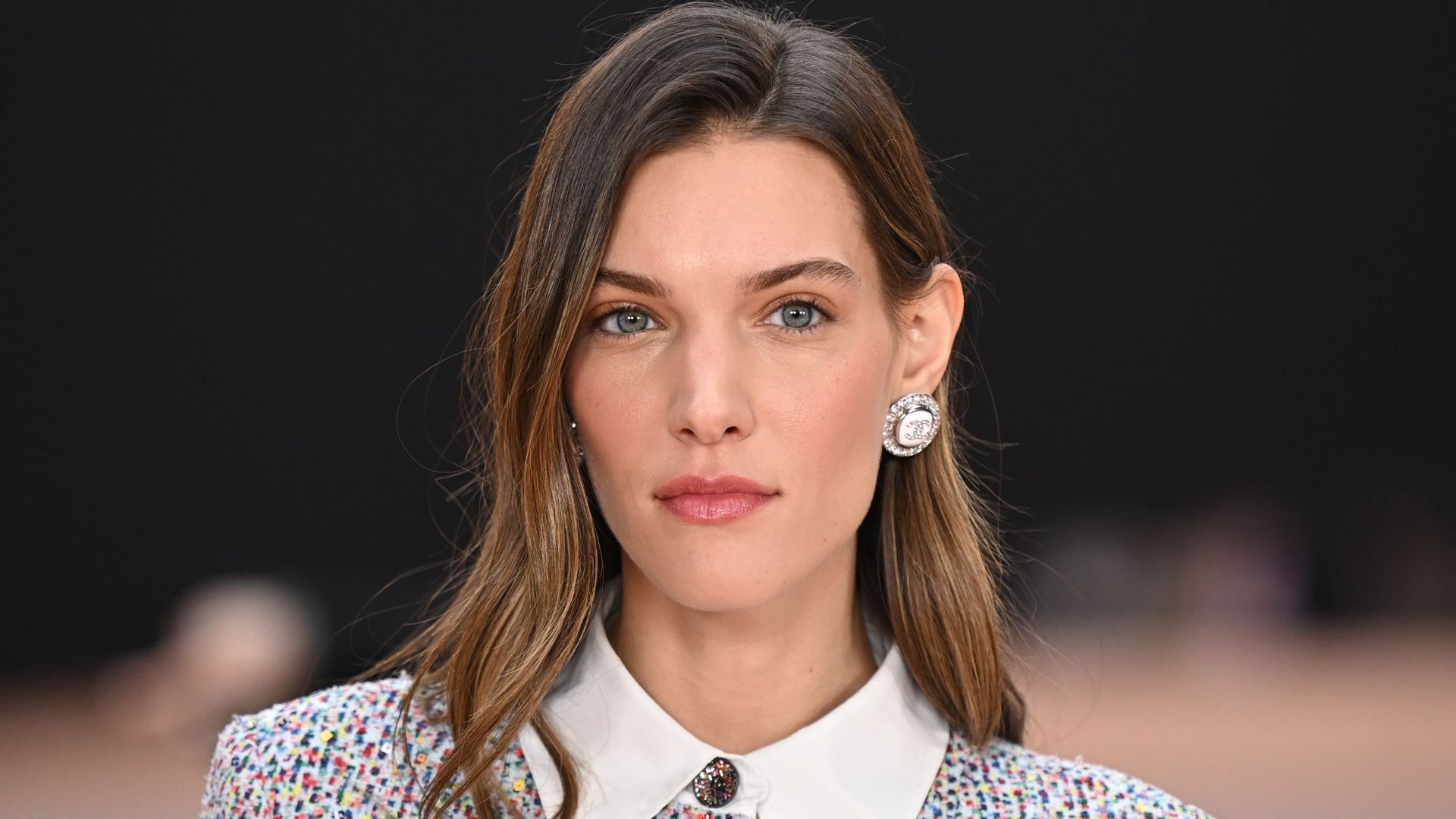 Charlotte Cardin confie ses sentiments les plus sombres dans 'Tant pis ...