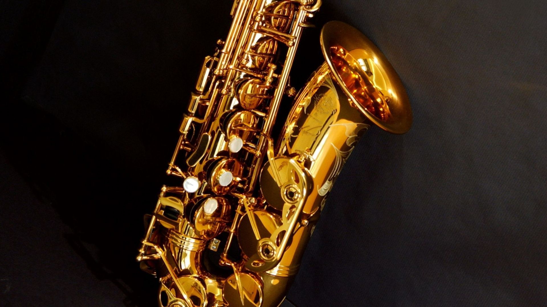 Le Musée des Instruments de musique célèbre les 200 ans du Belge ...