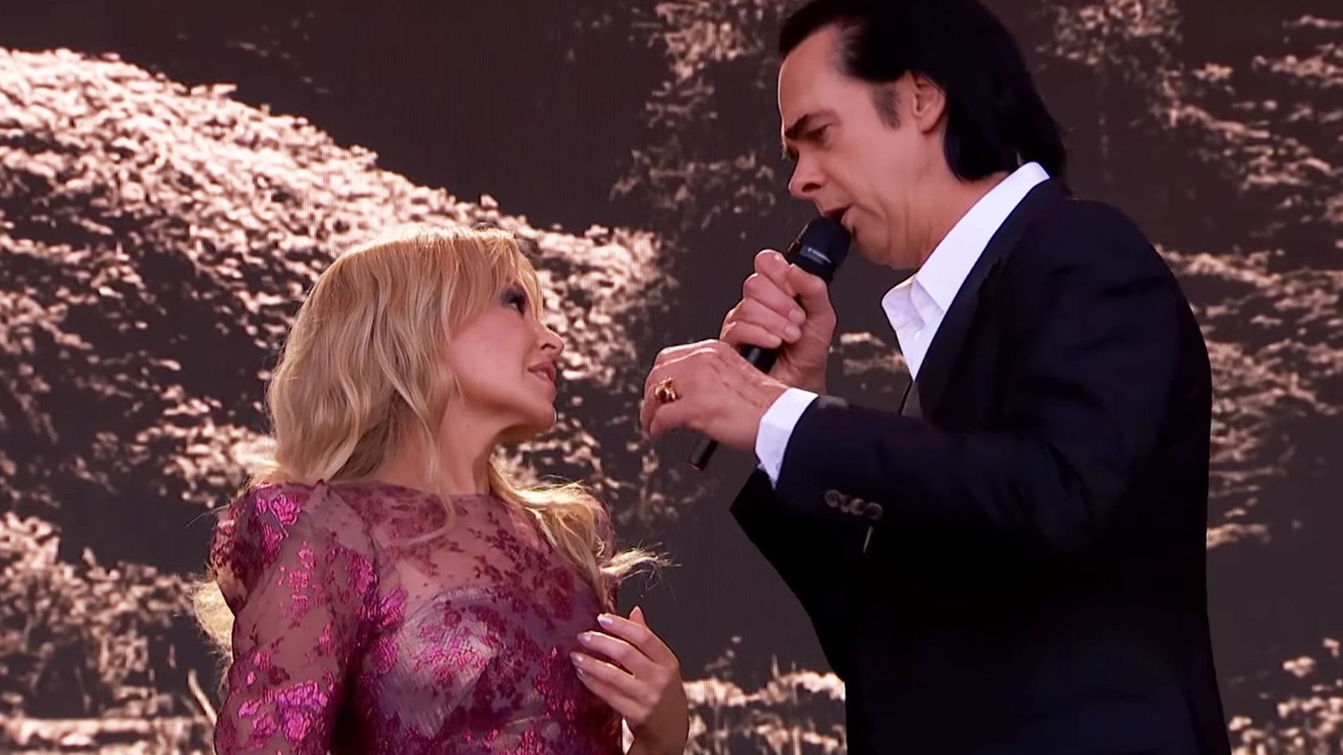 Emouvantes retrouvailles entre Kylie Minogue et Nick Cave pour leur duo ...