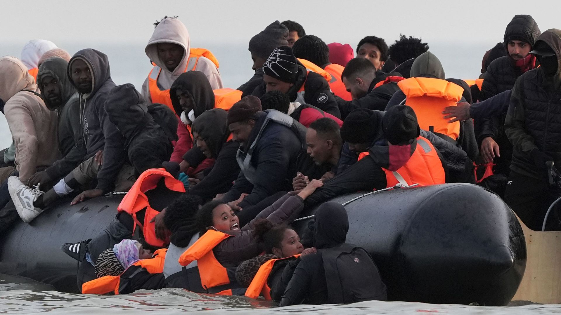 Asile et migration : un mort dans un naufrage et 192 personnes ...