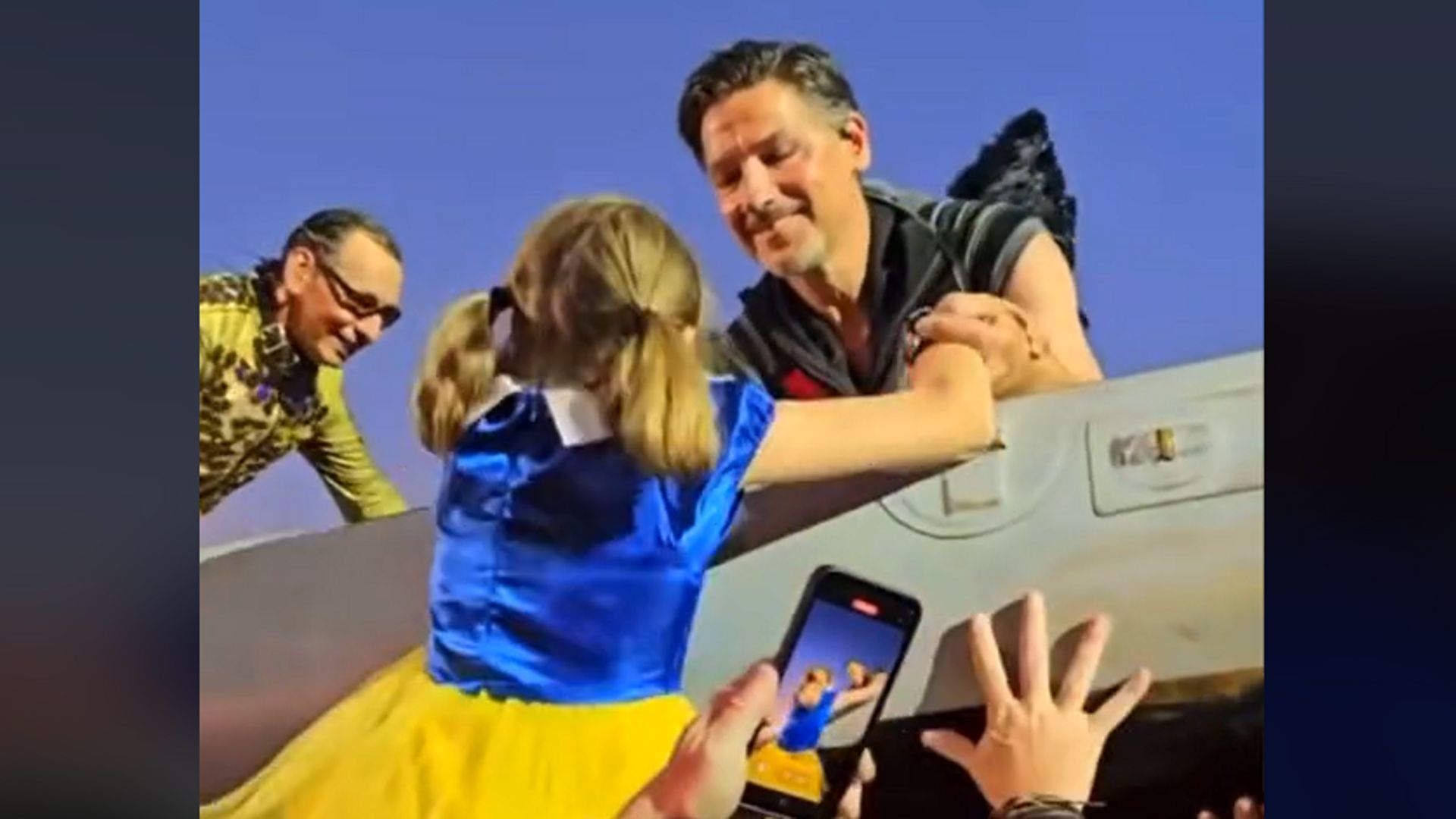 Rammstein : une petite Blanche-Neige monte sur scène lors d'un concert ...