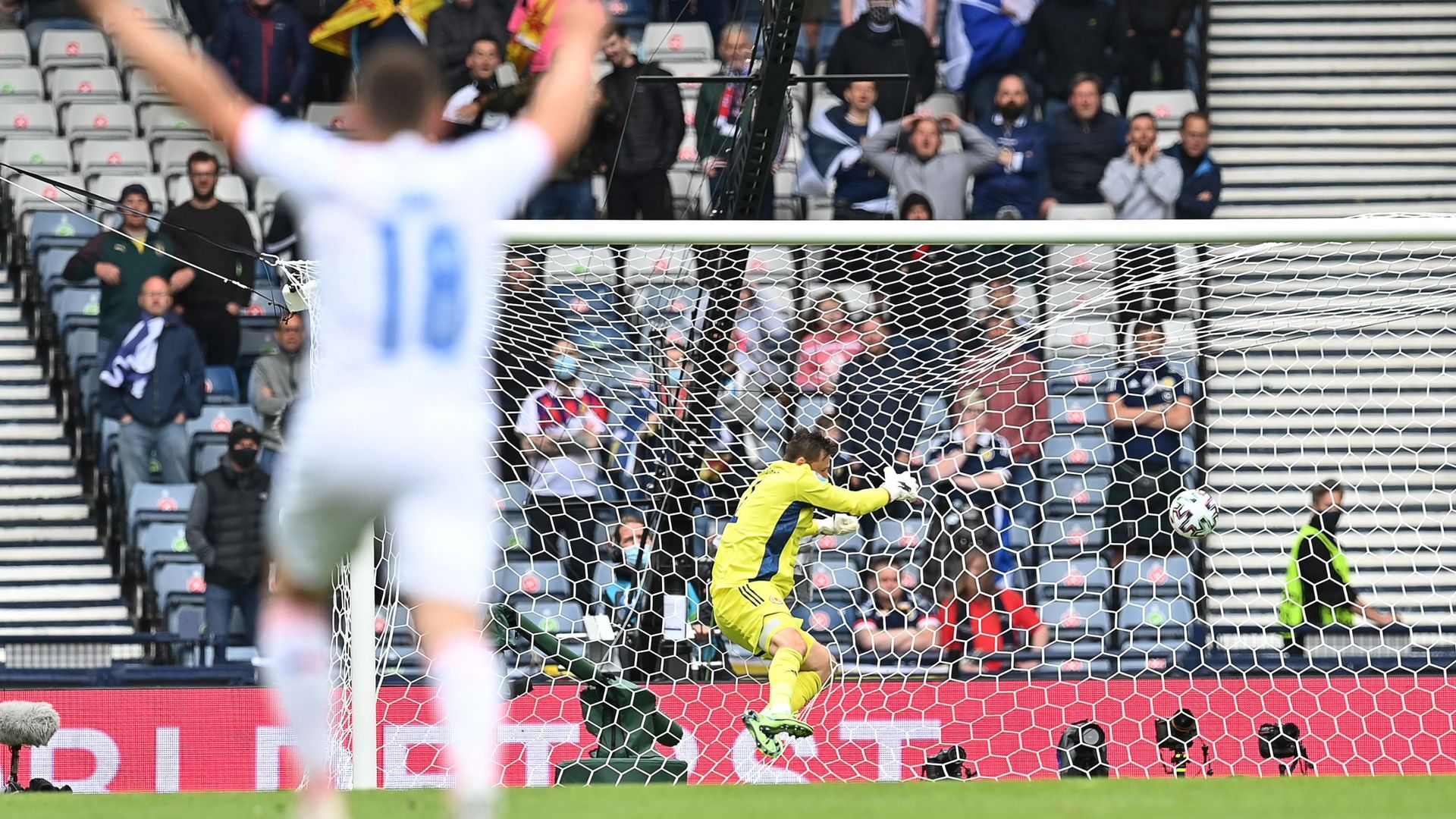 Euro 2020 : Patrick Schick inscrit un lob somptueux des 45 mètres ...