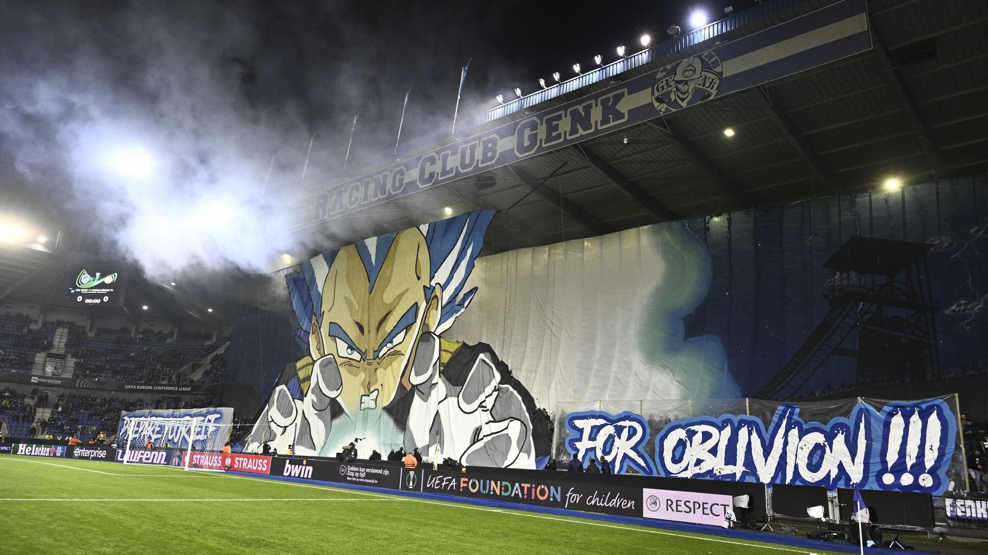 Le magnifique tifo des supporters de Genk inspiré de Dragon Ball - RTBF ...