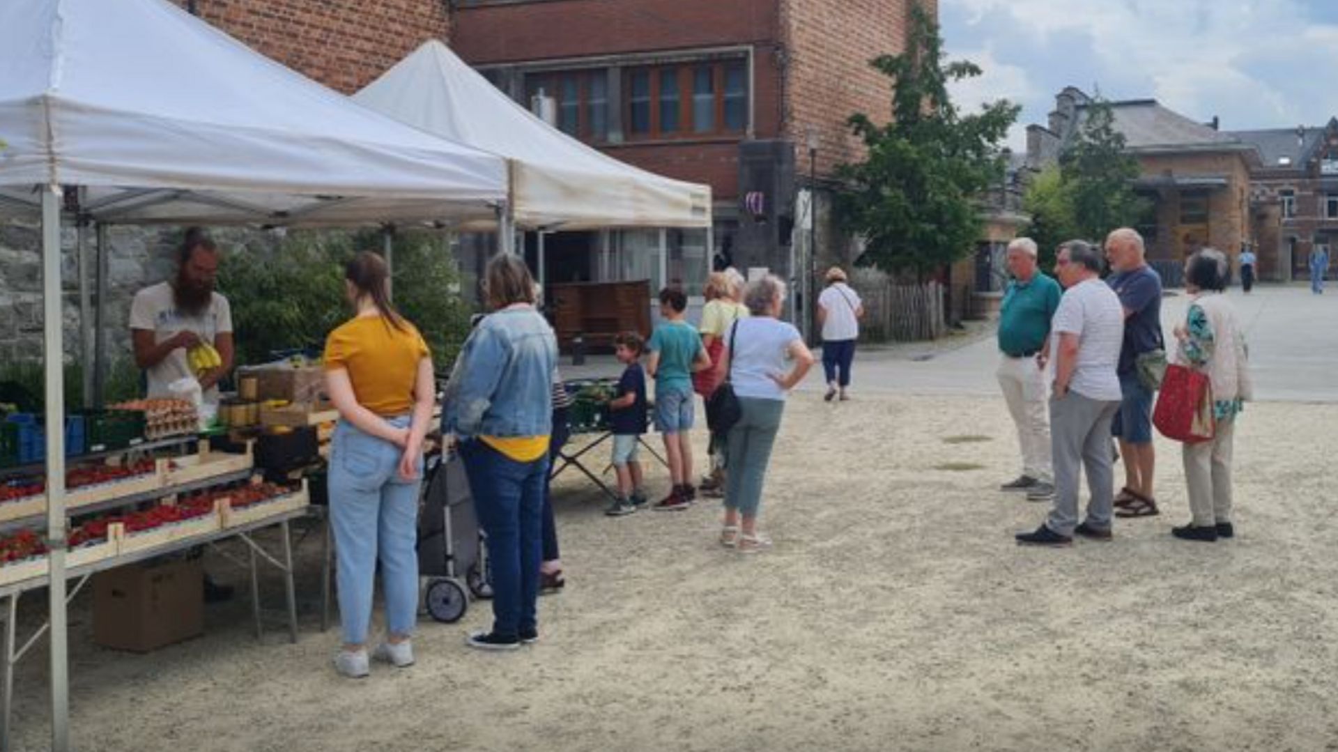 Namur : le marché de Bomel se tient désormais le lundi - RTBF Actus