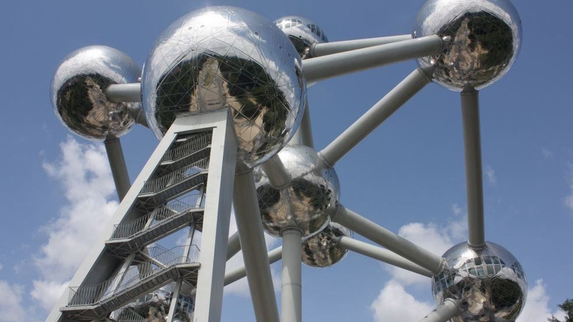 Tourisme: 2016, une année à oublier pour l'Atomium - RTBF Actus