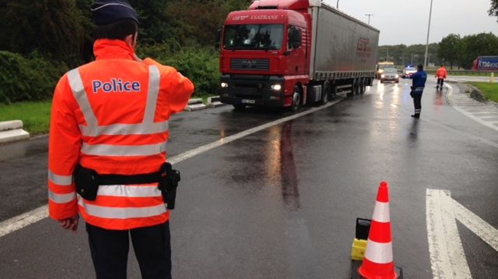 Contrôle de police contre l'immigration illégale sur la E40 à Thimister ...