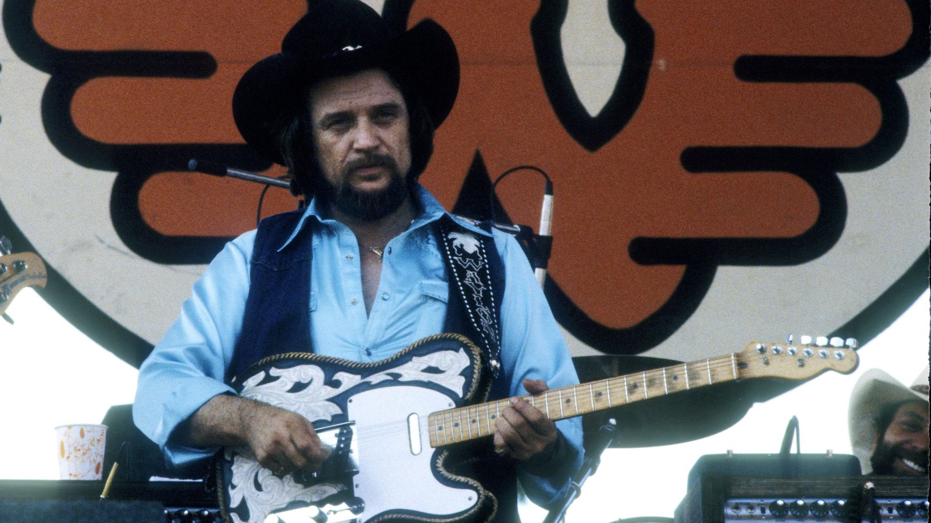 R66 Teasing : Waylon Jennings – Aaron Lewis – George Strait - RTBF Actus