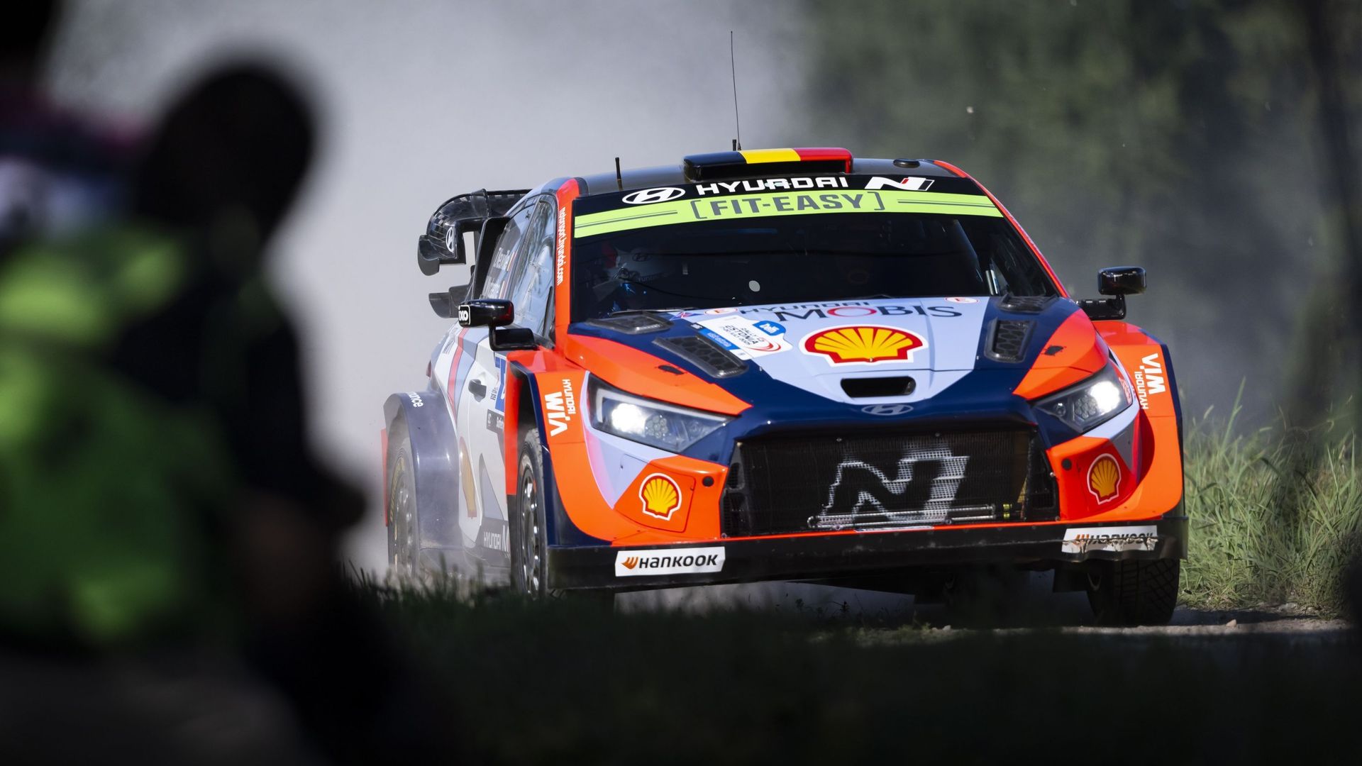 WRC Estonie : Solberg leader surprenant, un bon Neuville grimpe sur le ...