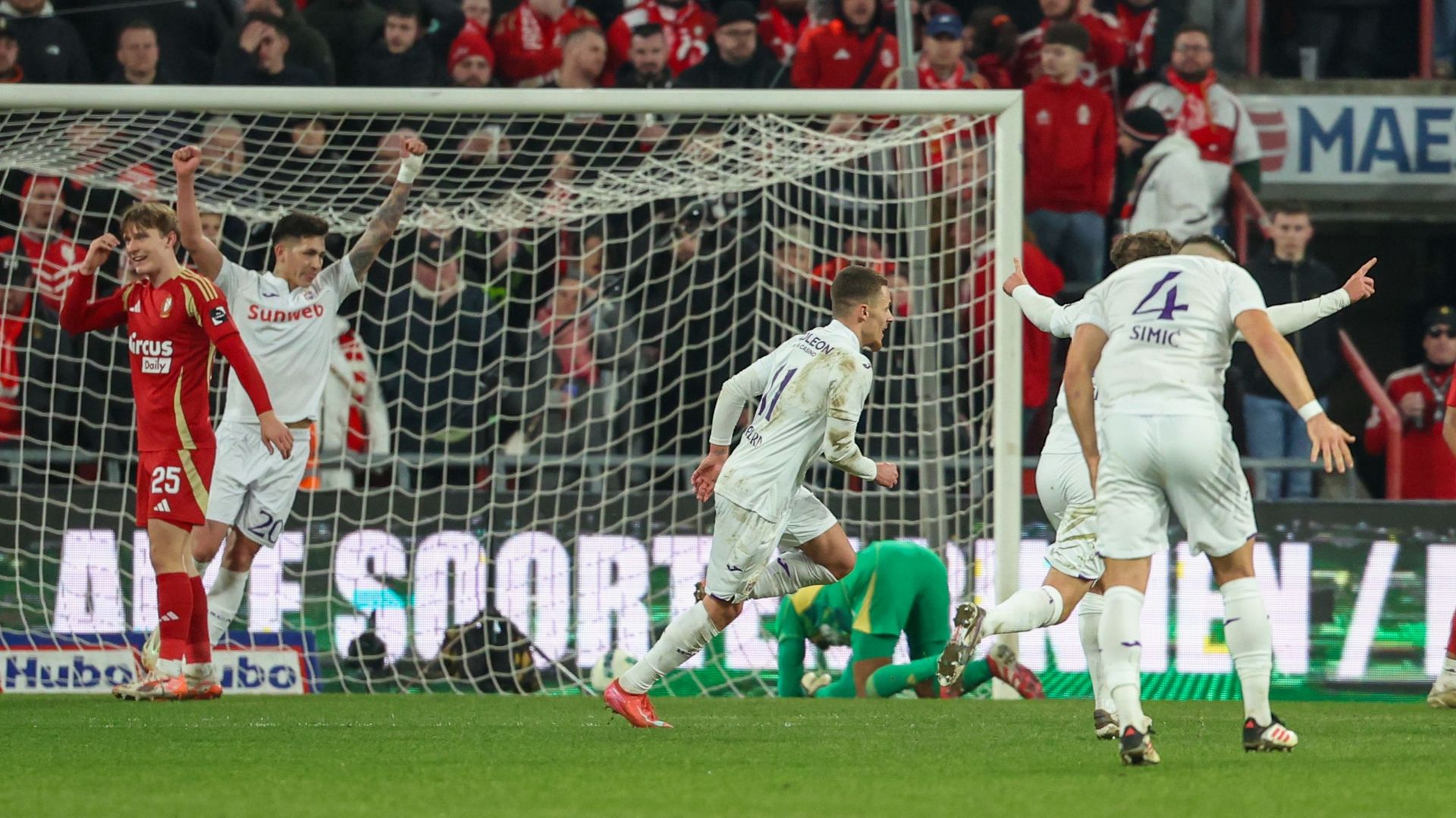 Anderlecht enterre probablement les rêves de PO1 du Standard - RTBF Actus