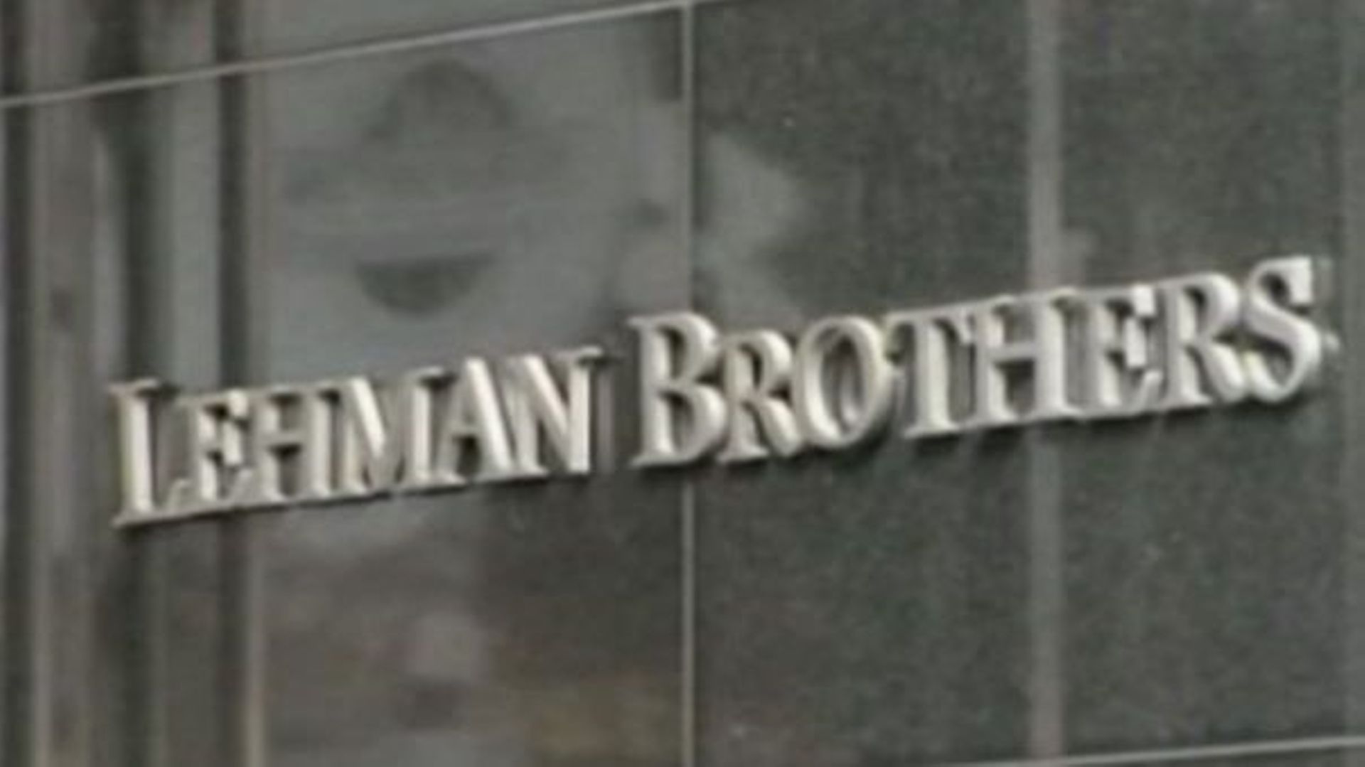 La faillite de la banque d'affaires Lehman Brothers, premier domino de ...
