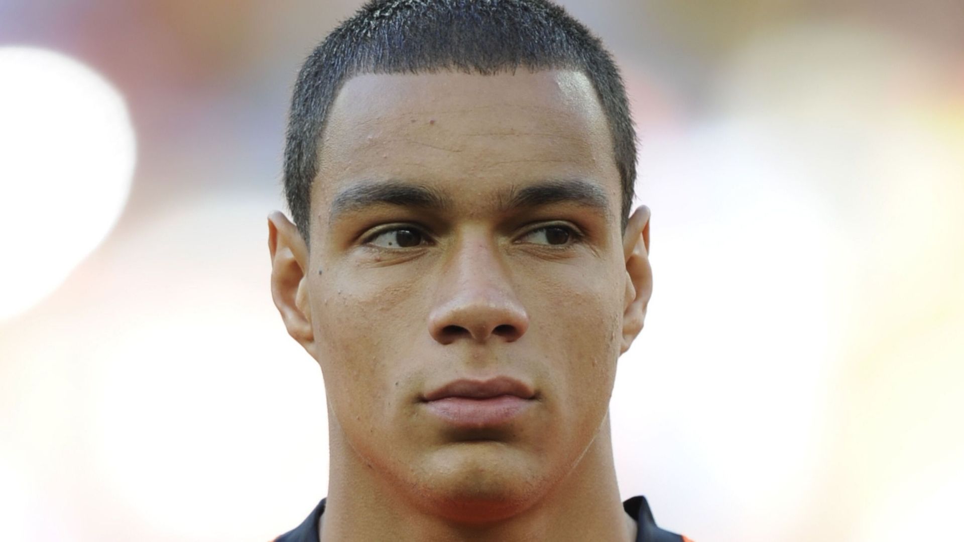 Van der Wiel signe pour 4 ans au PSG