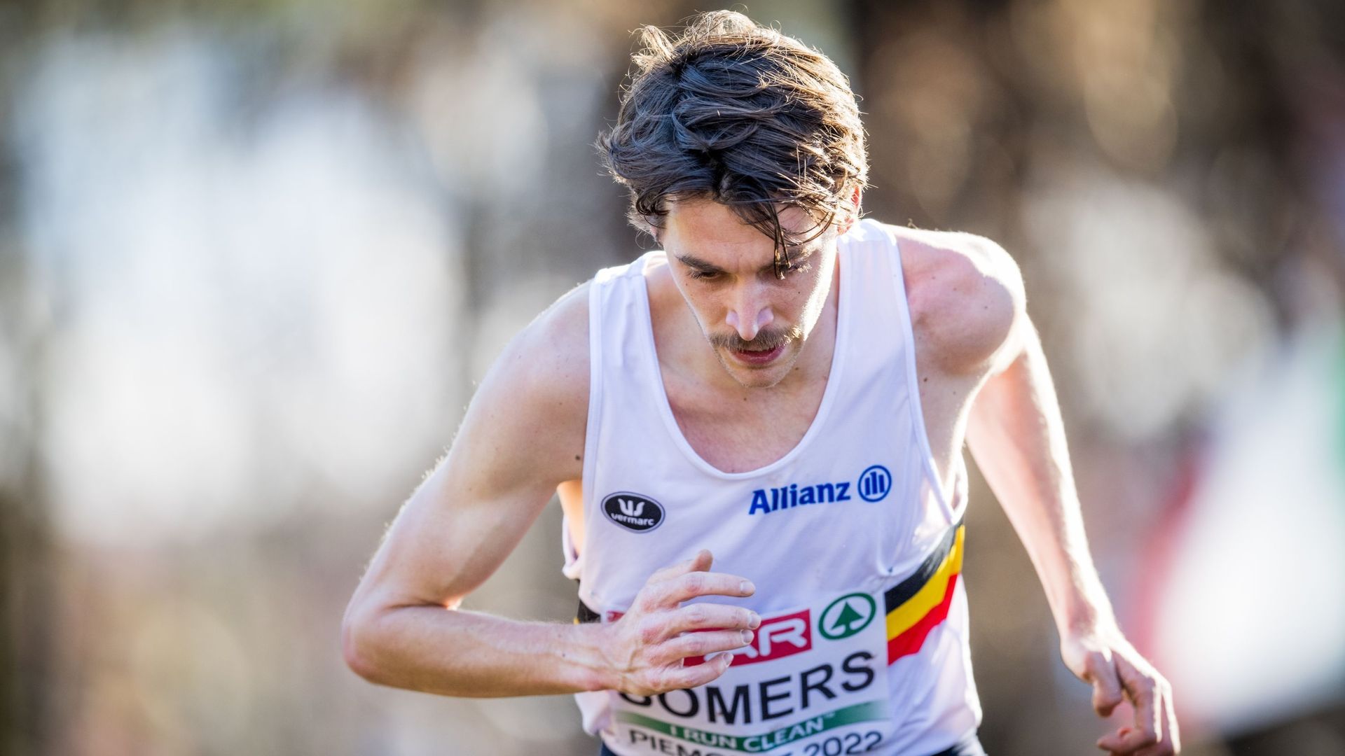 Michael Somers signe le 3e chrono belge de l’histoire sur le semi-marathon à Séville - RTBF Actus