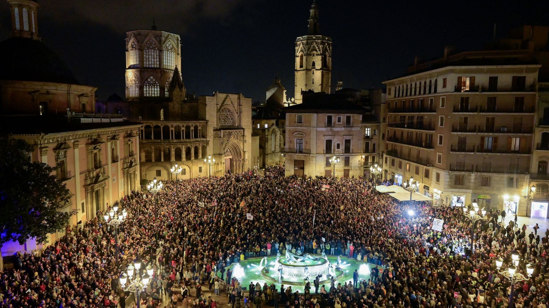 'Ils ne sont pas morts, ils ont été assassinés' : près de 100.000 ...