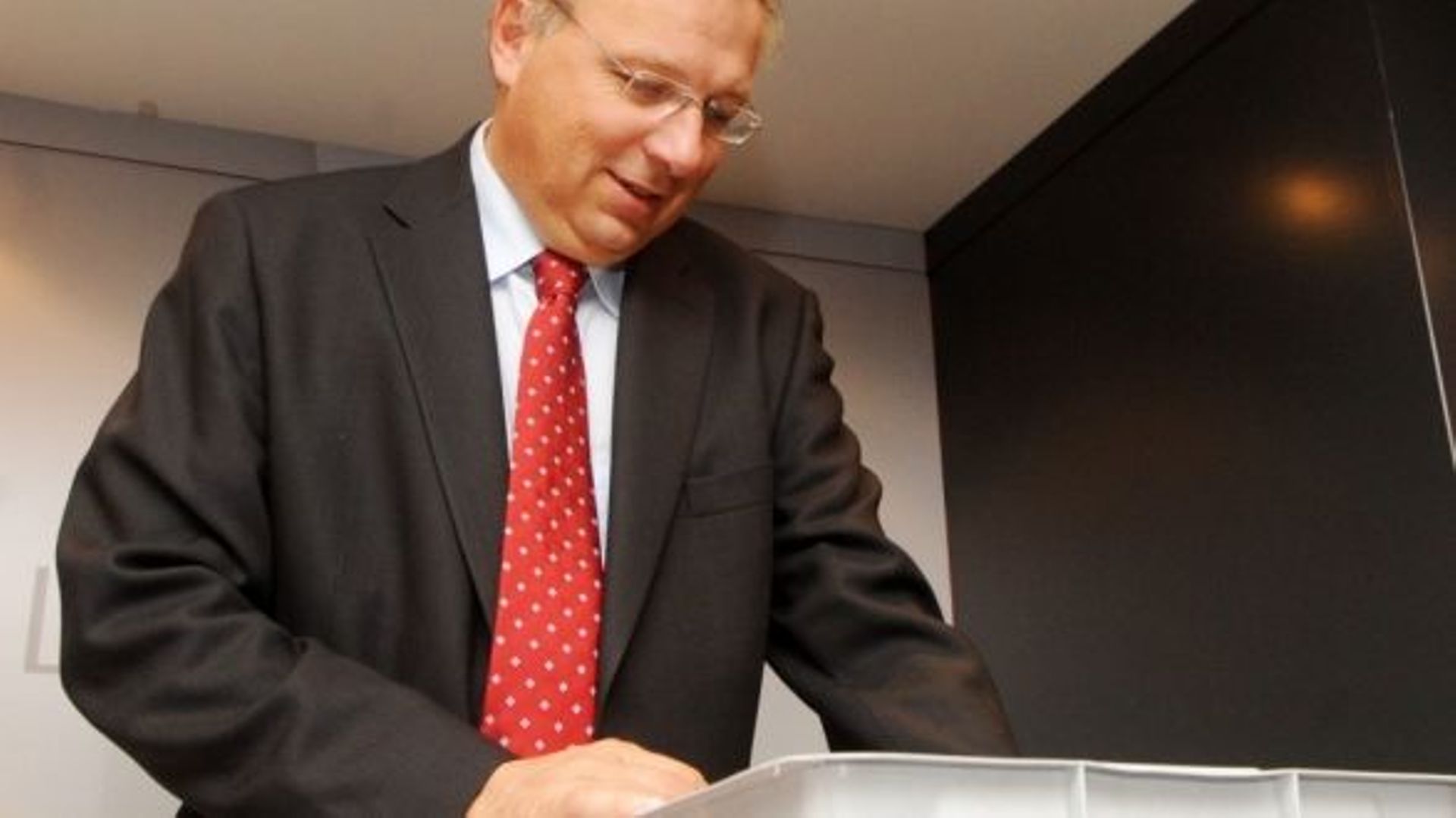 A. Antoine parle de 'législation éthique' pour sauver l'économie - RTBF ...