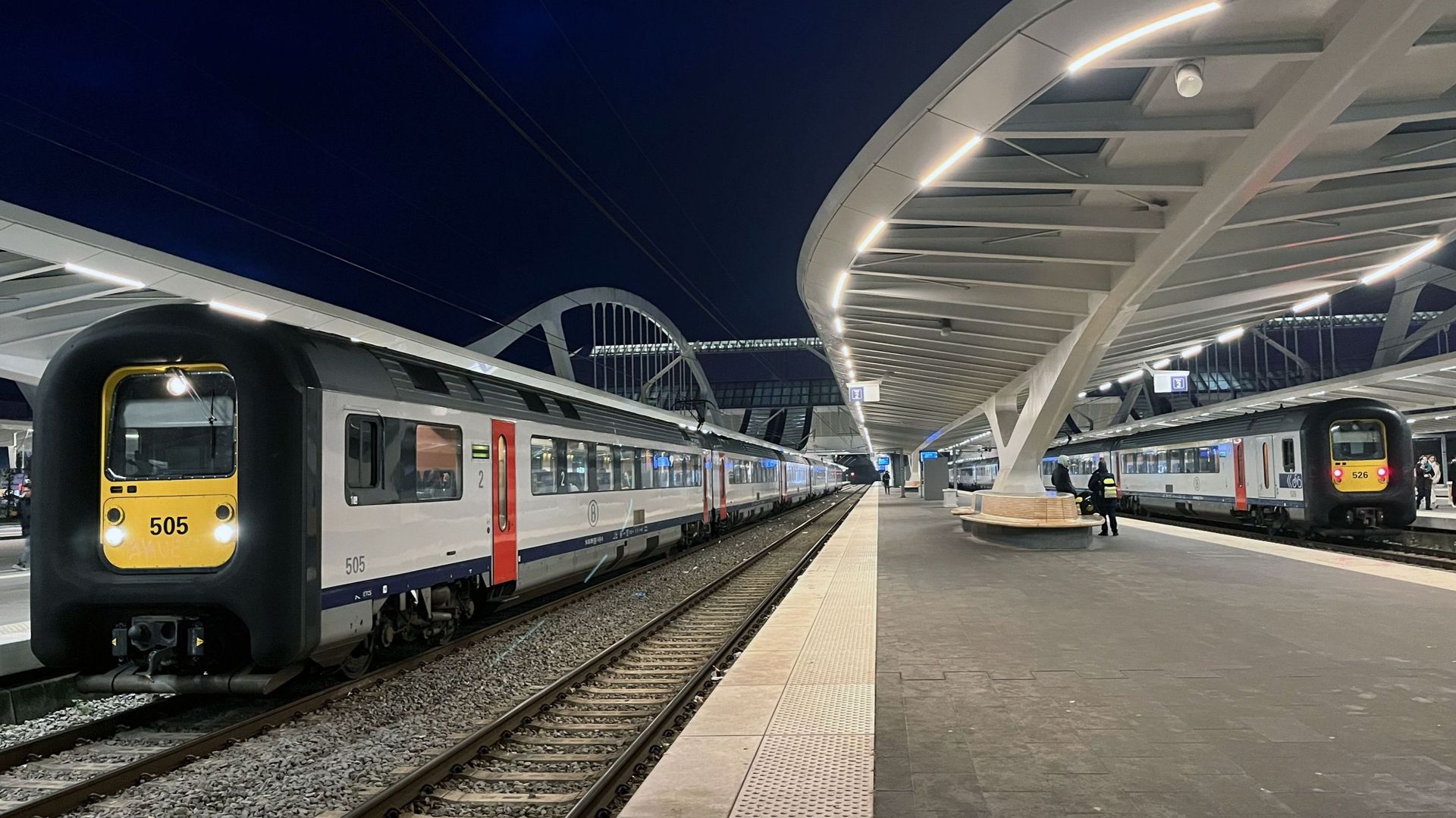 Gare de Mons : la nouvelle gare, flambant neuve, accueille (enfin) ses premiers navetteurs ce ...