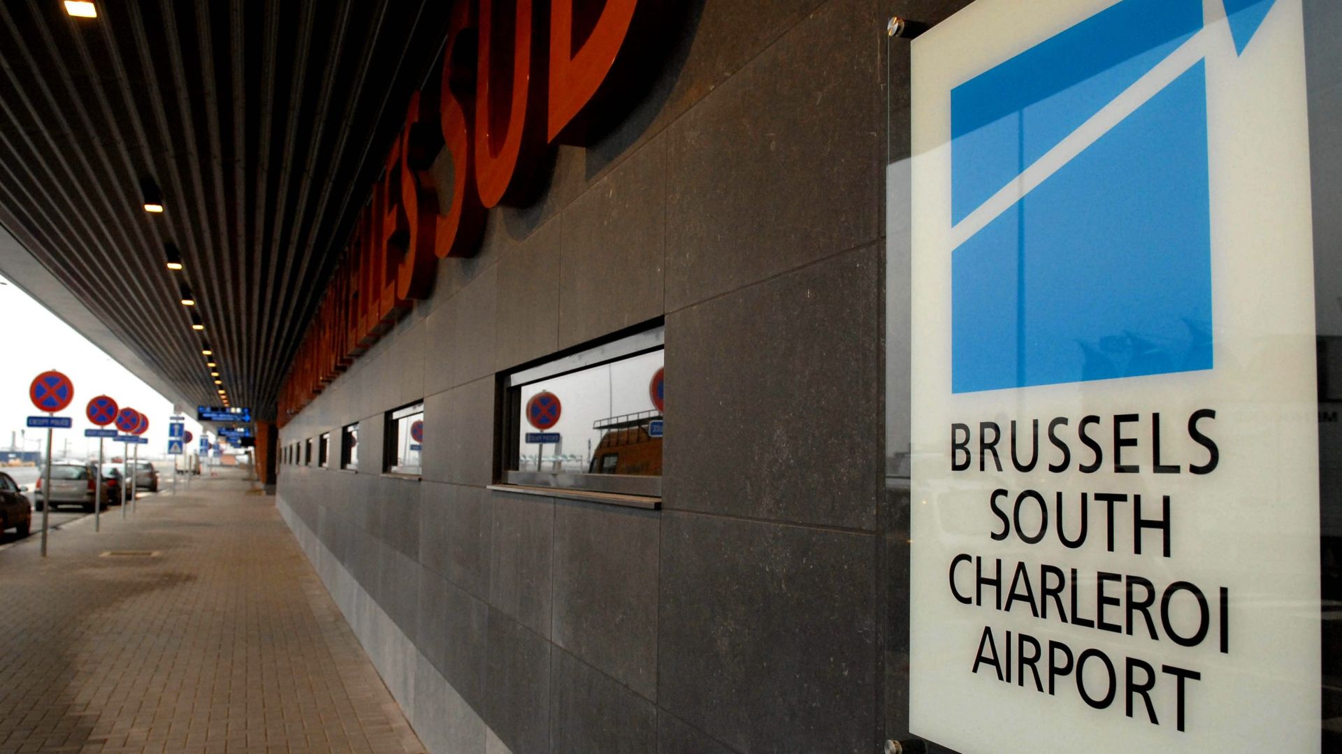 Charleroi fait sa pub dans son aéroport - RTBF Actus