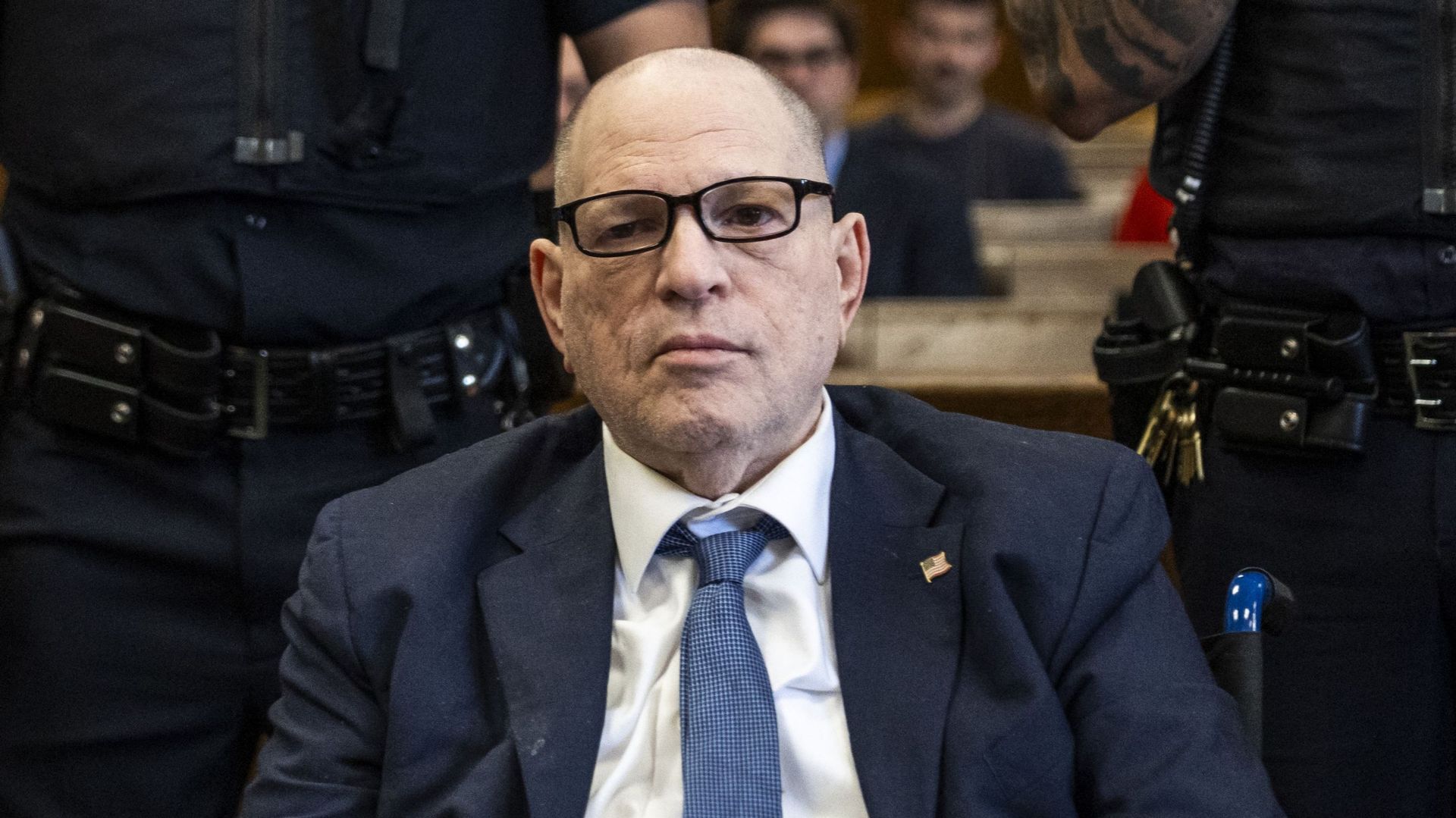 Harvey Weinstein déclaré coupable d’une agression sexuelle à son procès à New York - RTBF Actus