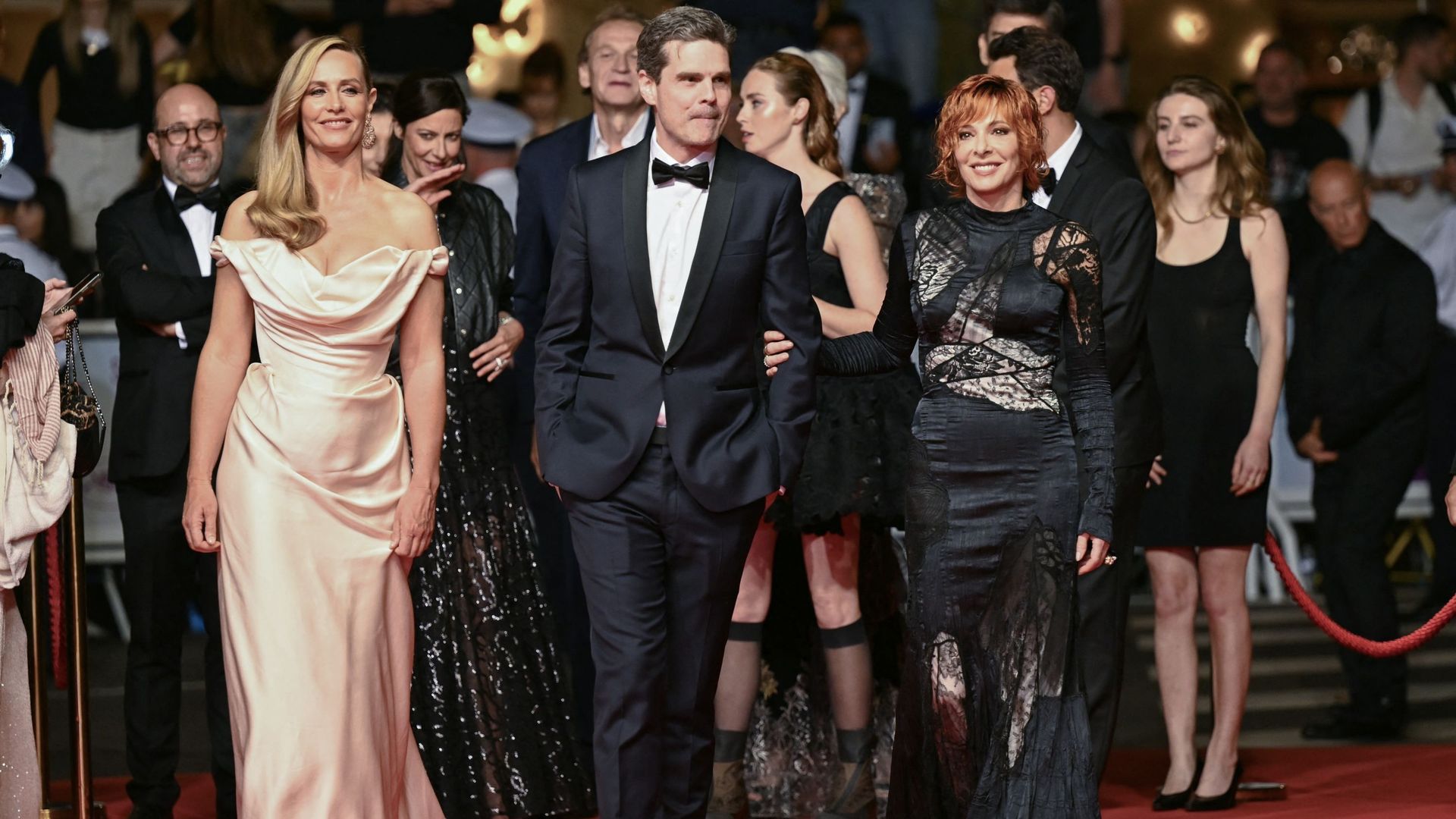 Festival de Cannes 2025 : Cécile de France et Mylène Farmer sur le tapis rouge pour le film ...